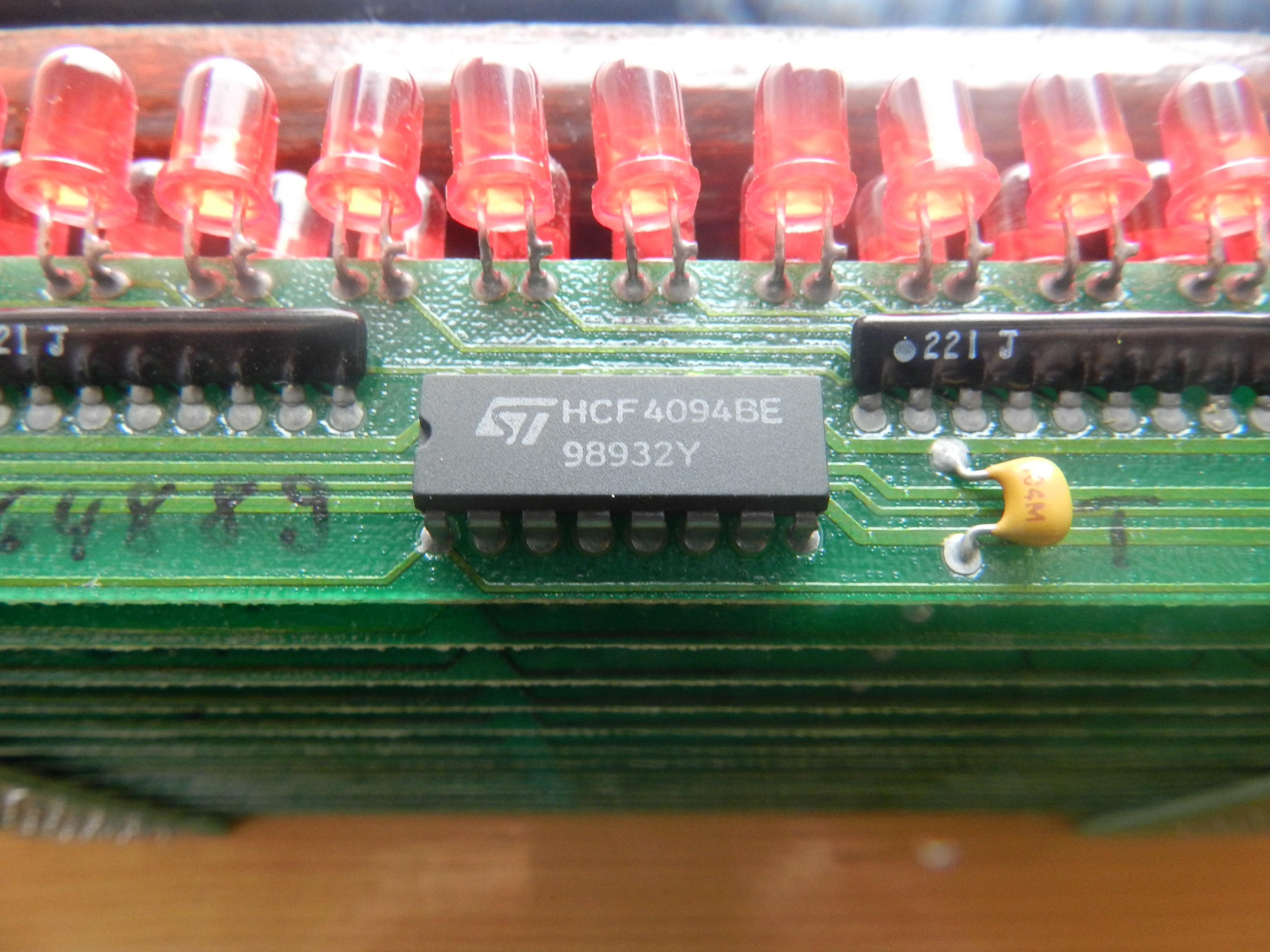 Jak sterować modułem LED z HCF4094 i HCF40106? Szukam datasheetów i ...