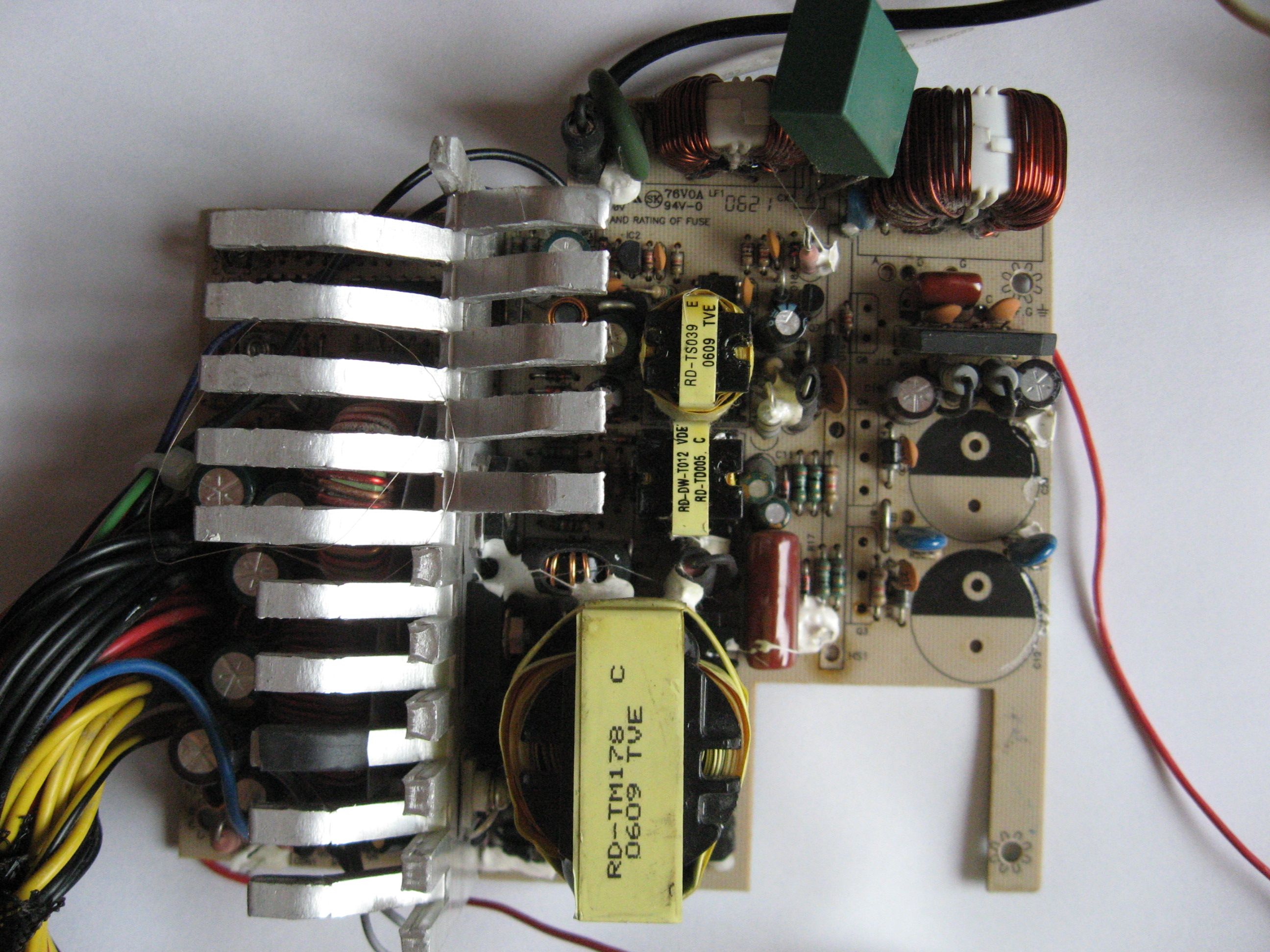 Zasilacz QTechnology QT-05360G - brak napięcia na wyjściu, co sprawdzić?