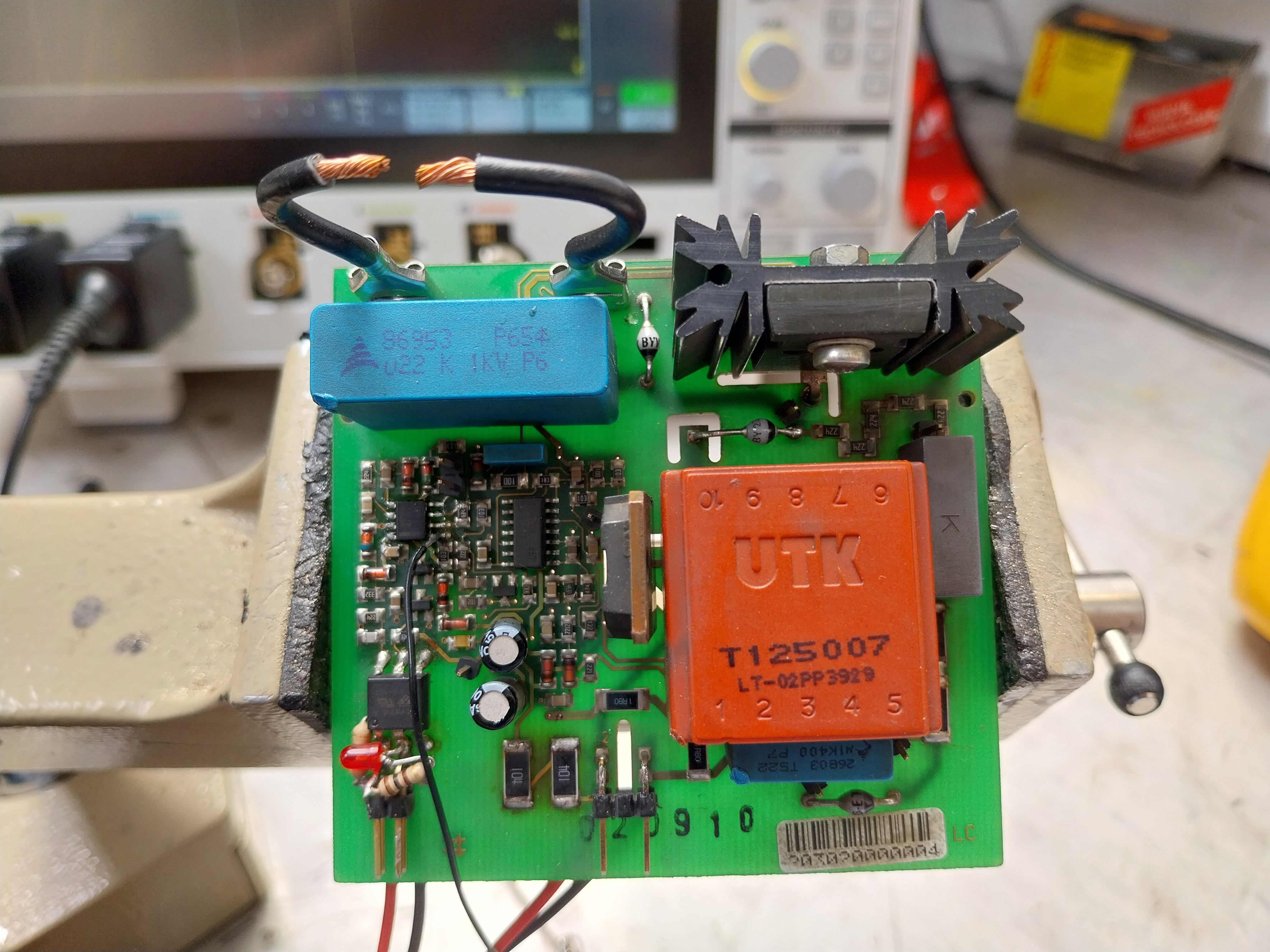 Lincoln V305 ACDC – niska częstotliwość NE555 i słaba iskra HF, analiza ...