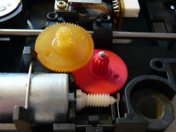 Naprawa napędu CD Philips RCD1 - wymiana uszkodzonej zębatki