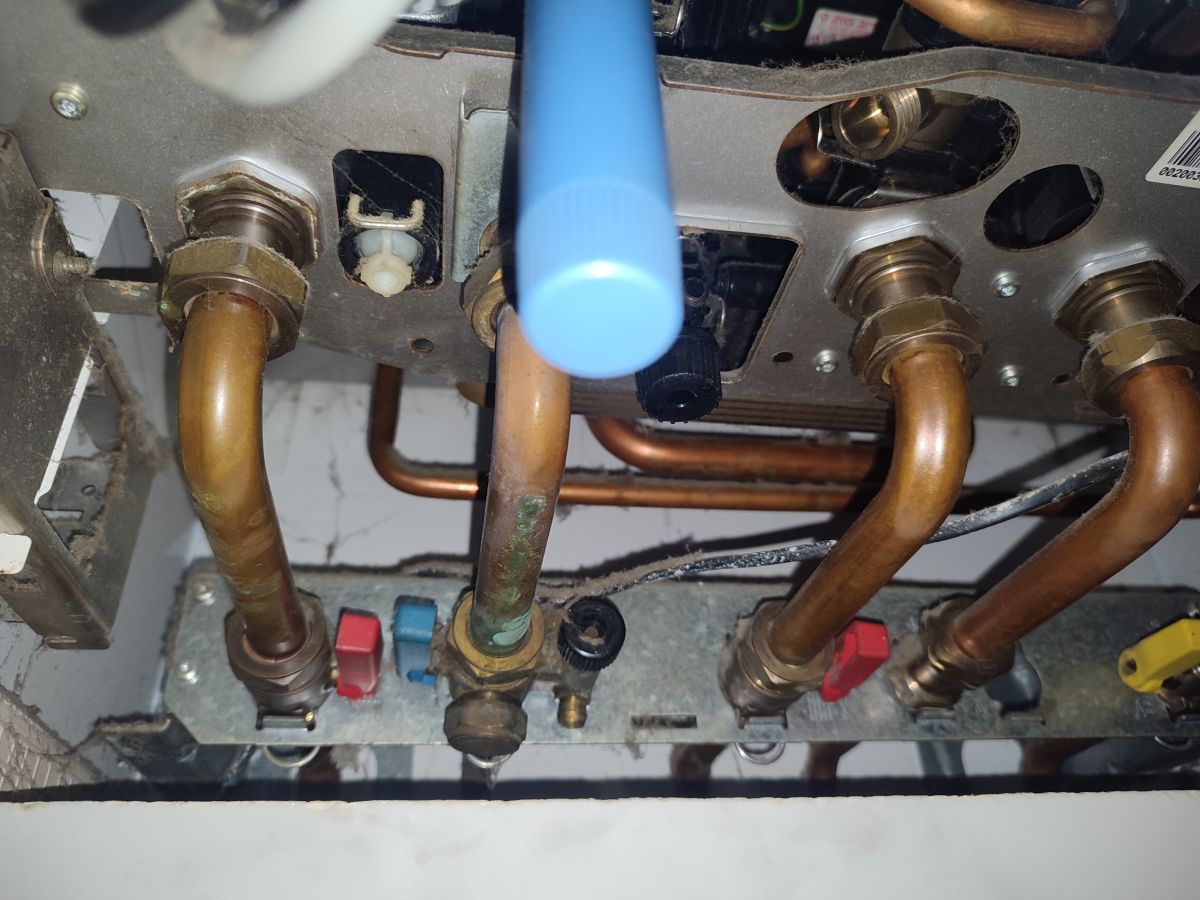 Brak ciepłej wody po przeglądzie pieca - czy serwisant mógł coś przestawić?