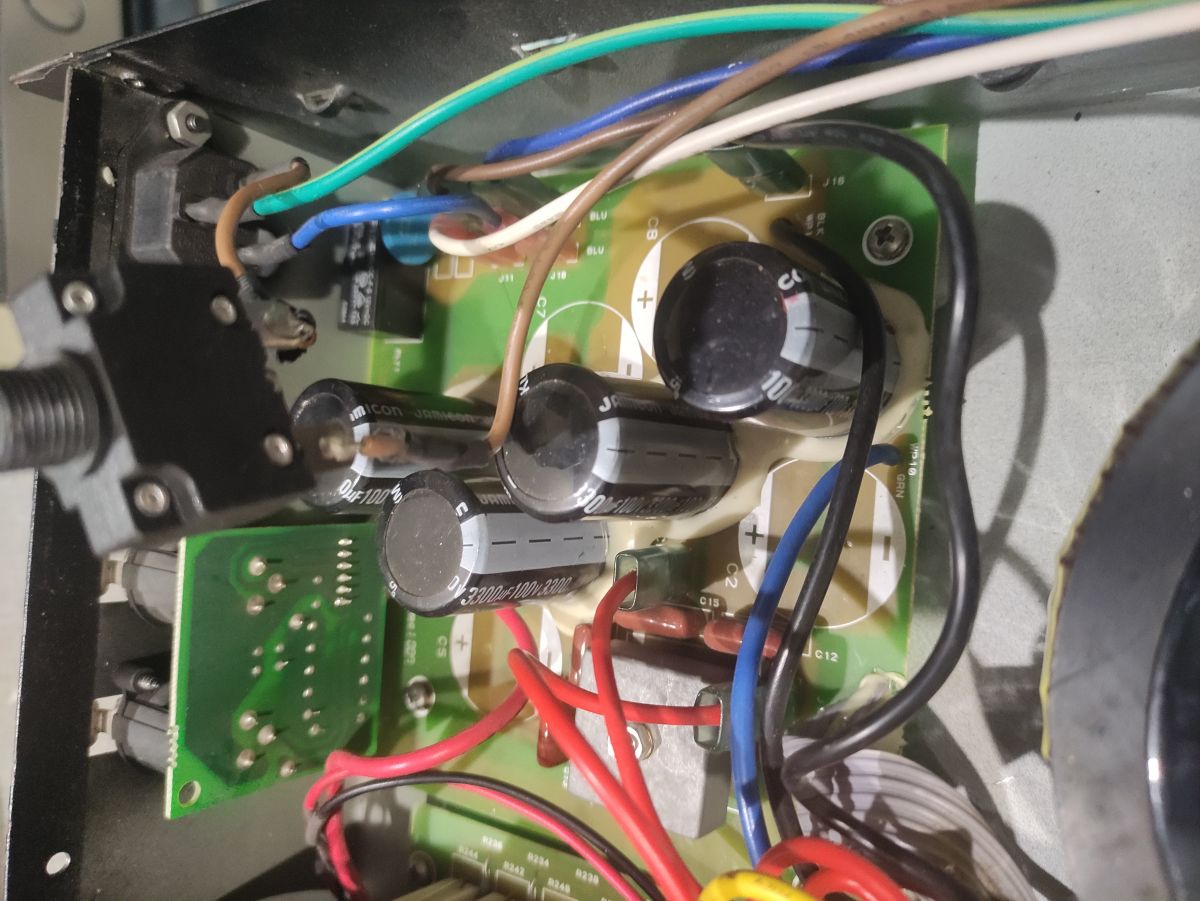 Crown XLS 202 - Grzejący się termistor na płytce zasilacza, co sprawdzić?