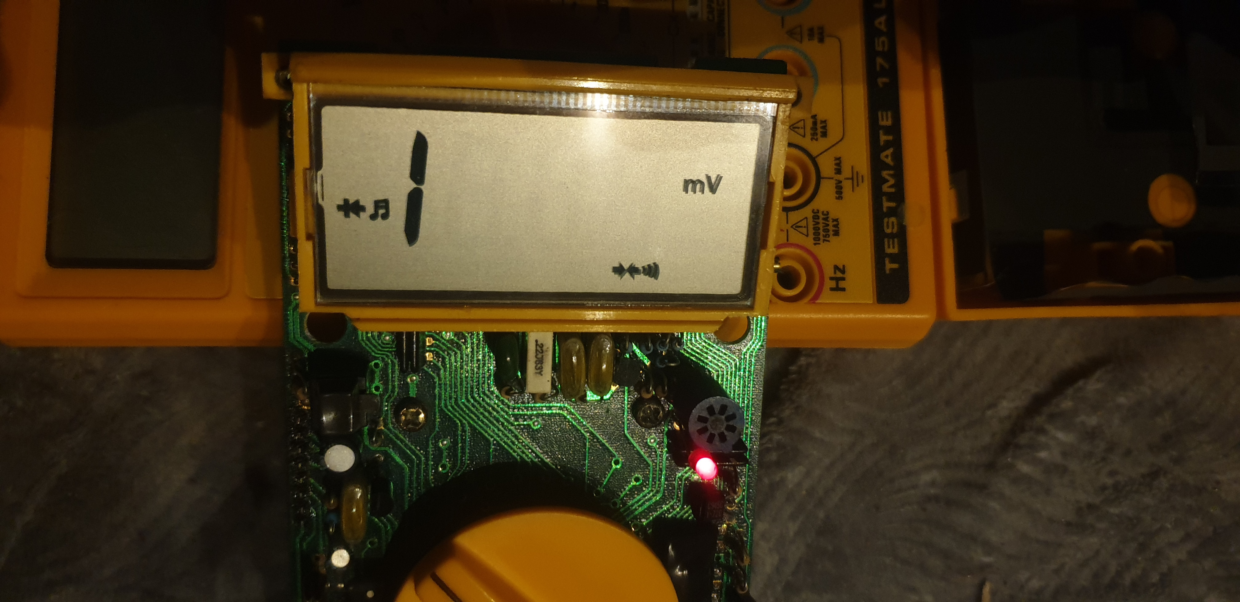 multimetr Metex M-3650 ciągle świeci dioda, brak możliwości pomiaru ...