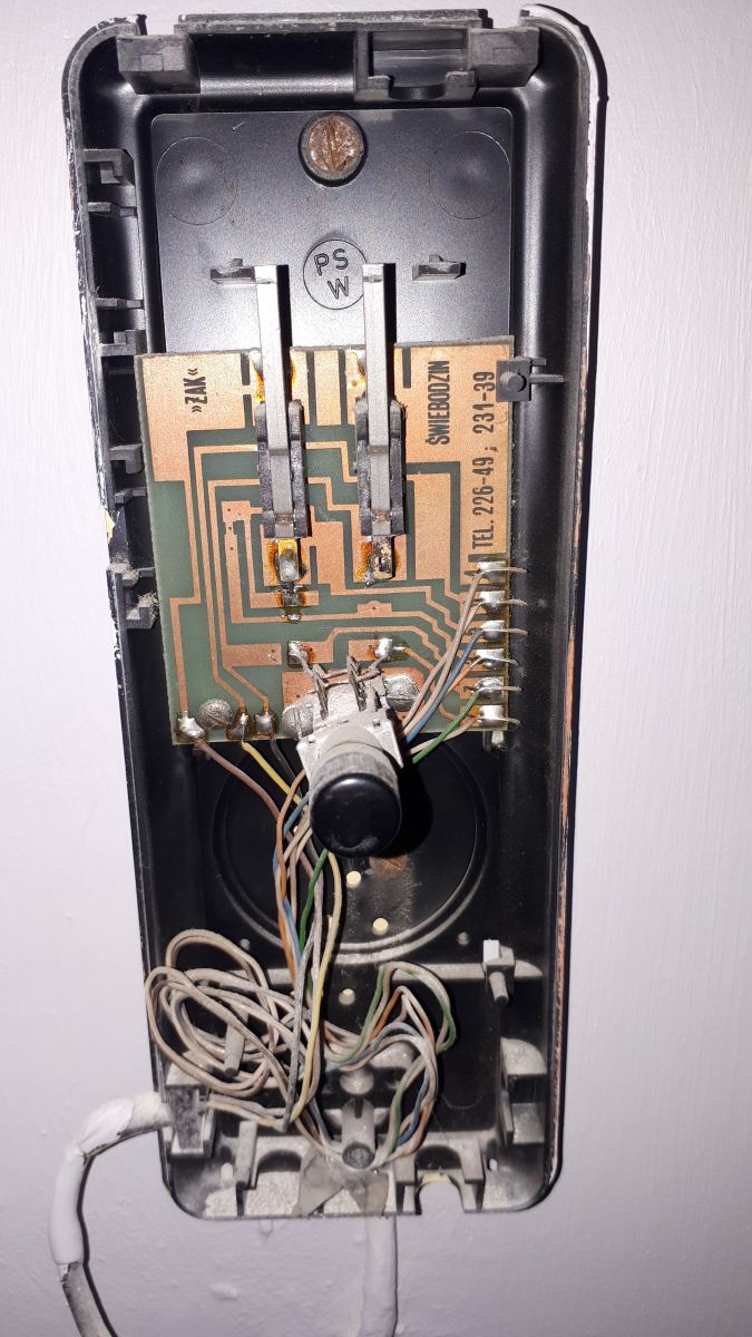 Wybór domofonu do bloku: jaki model dla 9-żyłowego kabla?