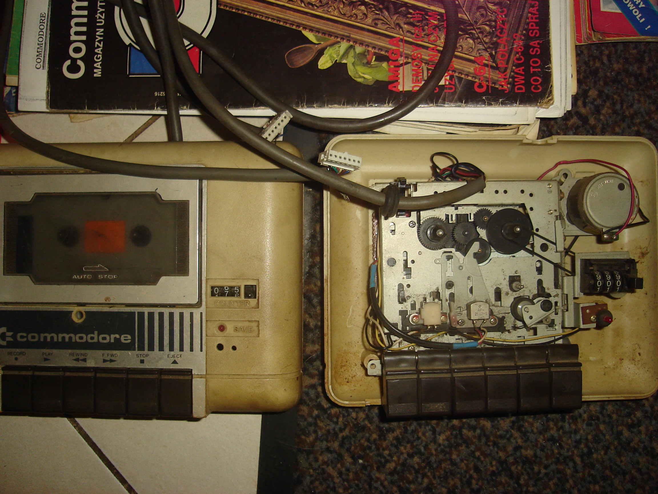 [Sprzedam] Commodore 64 - magnetofony, kasety, literatura