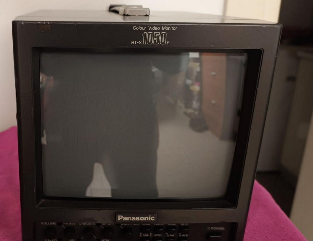 Problem z monitorem Panasonic BT-S1050Y CRT - wyłącza się odrazu