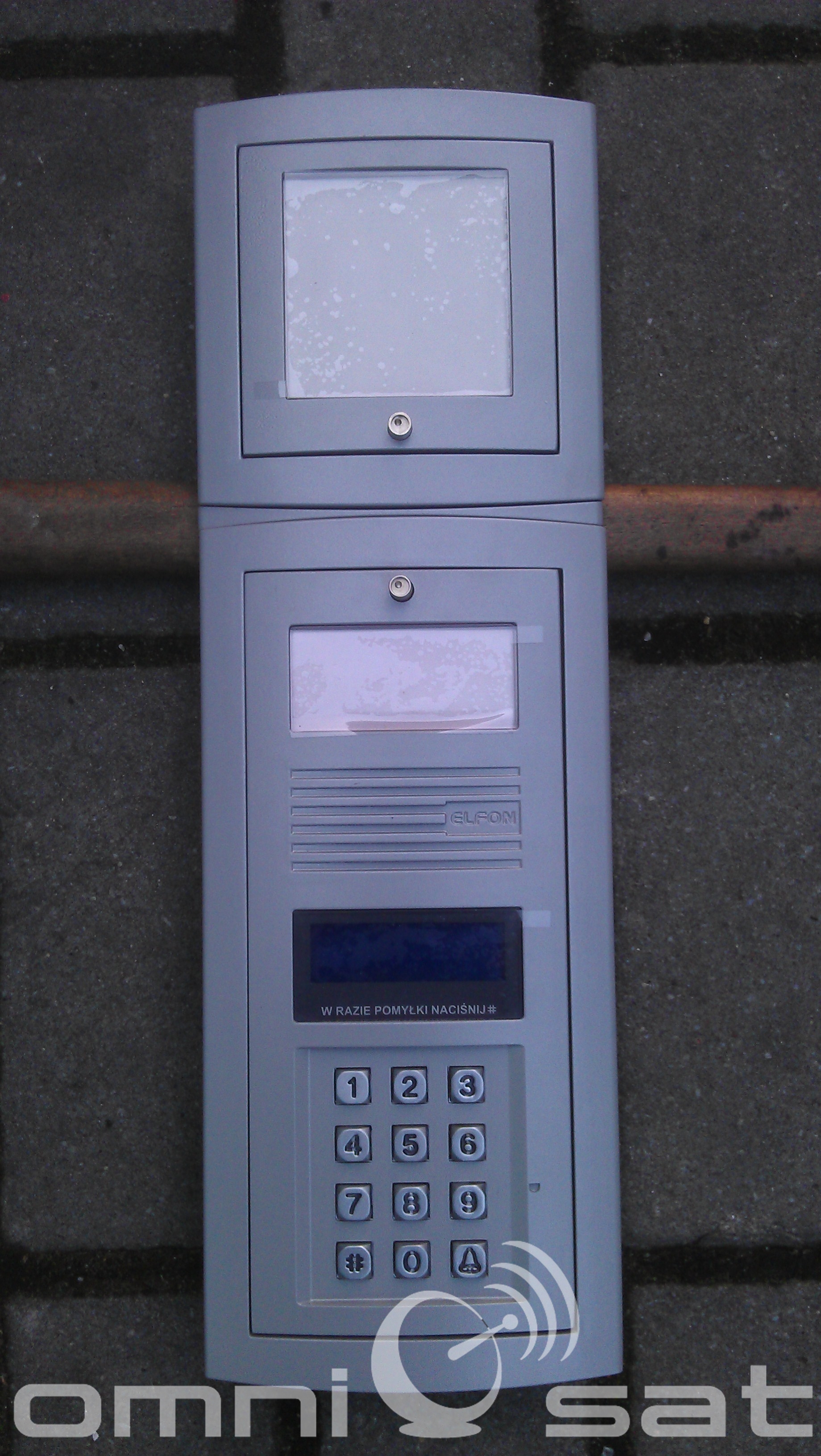 Jaki zamontować domofon w bloku - cyfrowy czy analogowy?