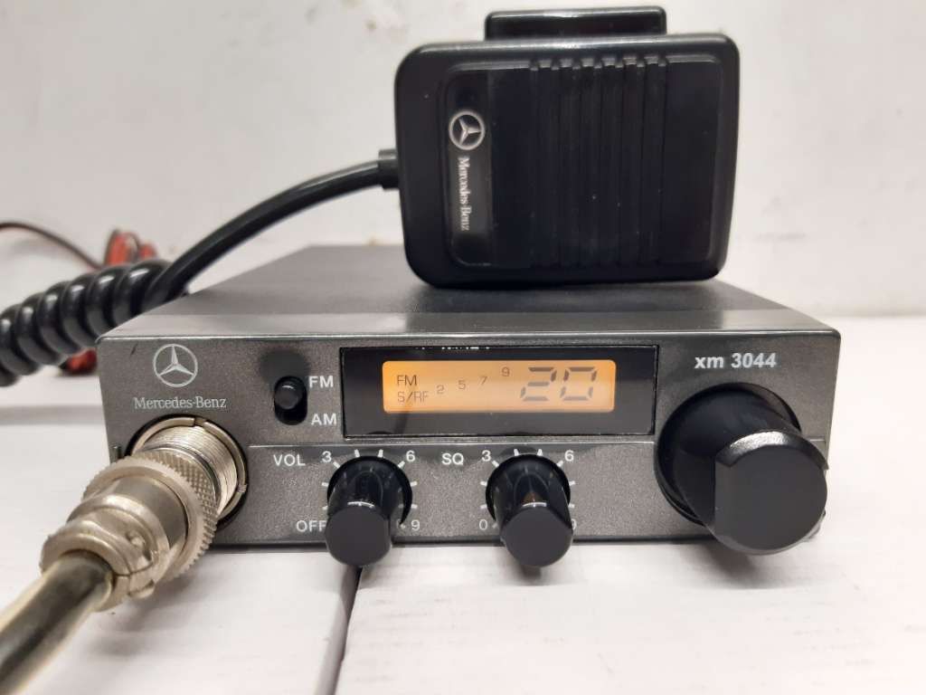 RADIO CB STABO XM3400: Demontaż frontowego panelu - zdejmowanie ...