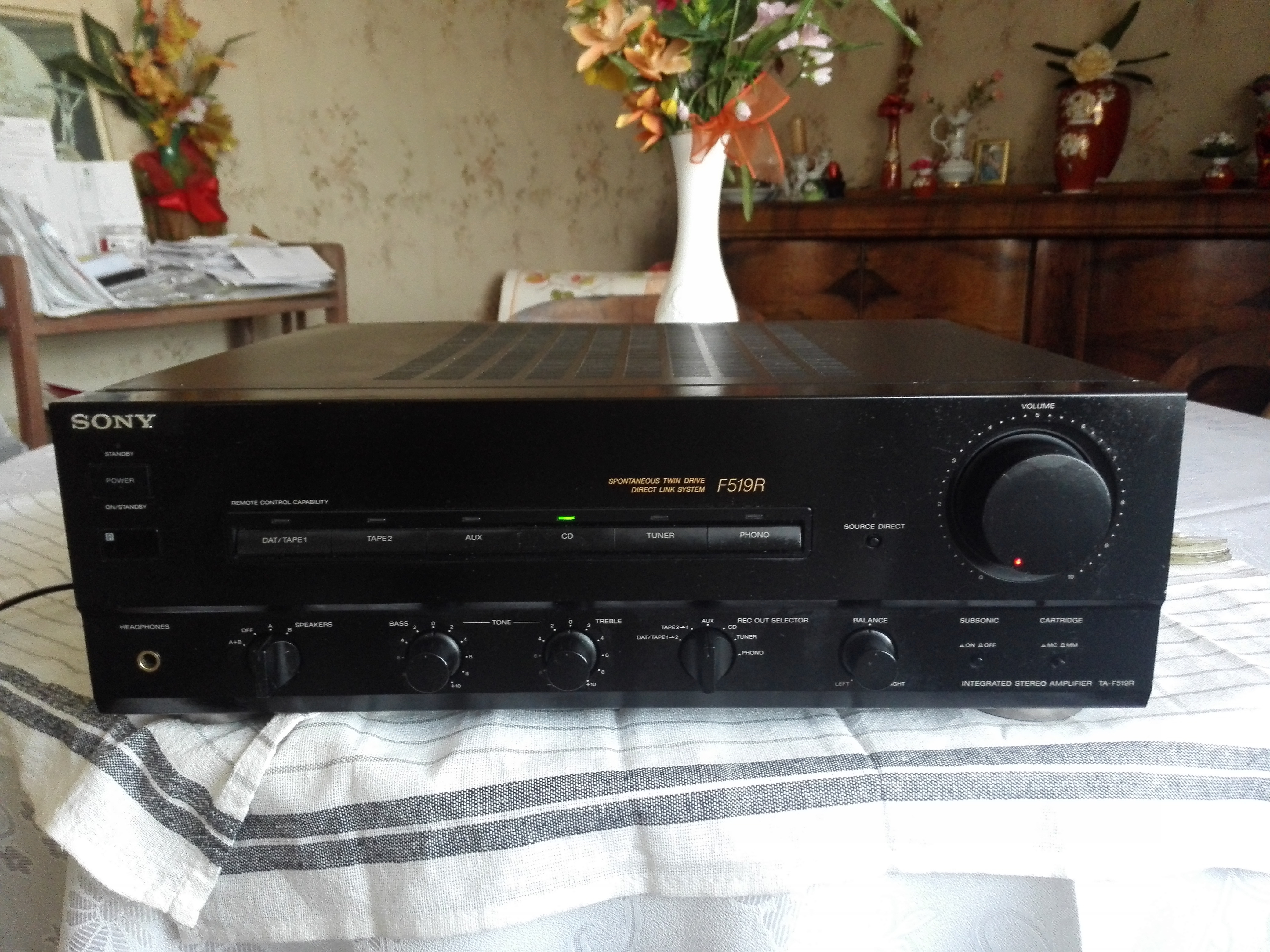 [Sprzedam] Sony TAF 519 R - wzmacniacz 2x75W, lekko porysowany, bez pilota