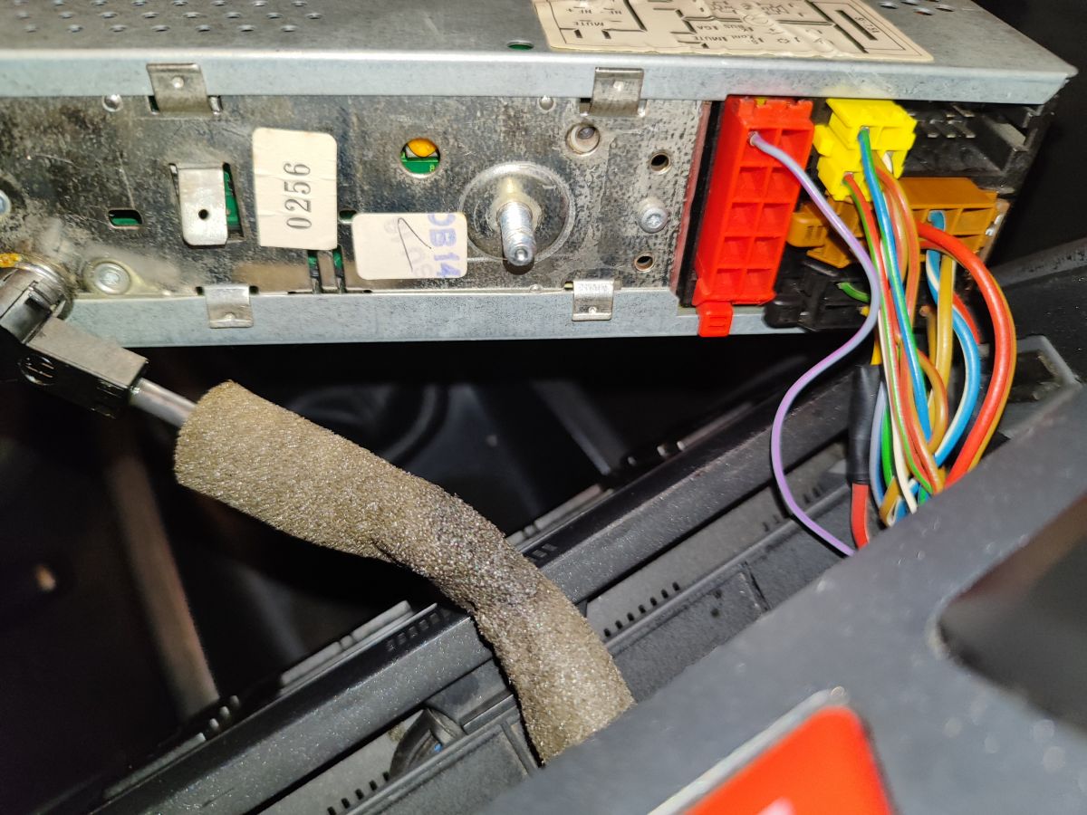 [Rozwiązano] Jak rozwiązać problem z zapamiętywaniem kodu w radiu Audi ...