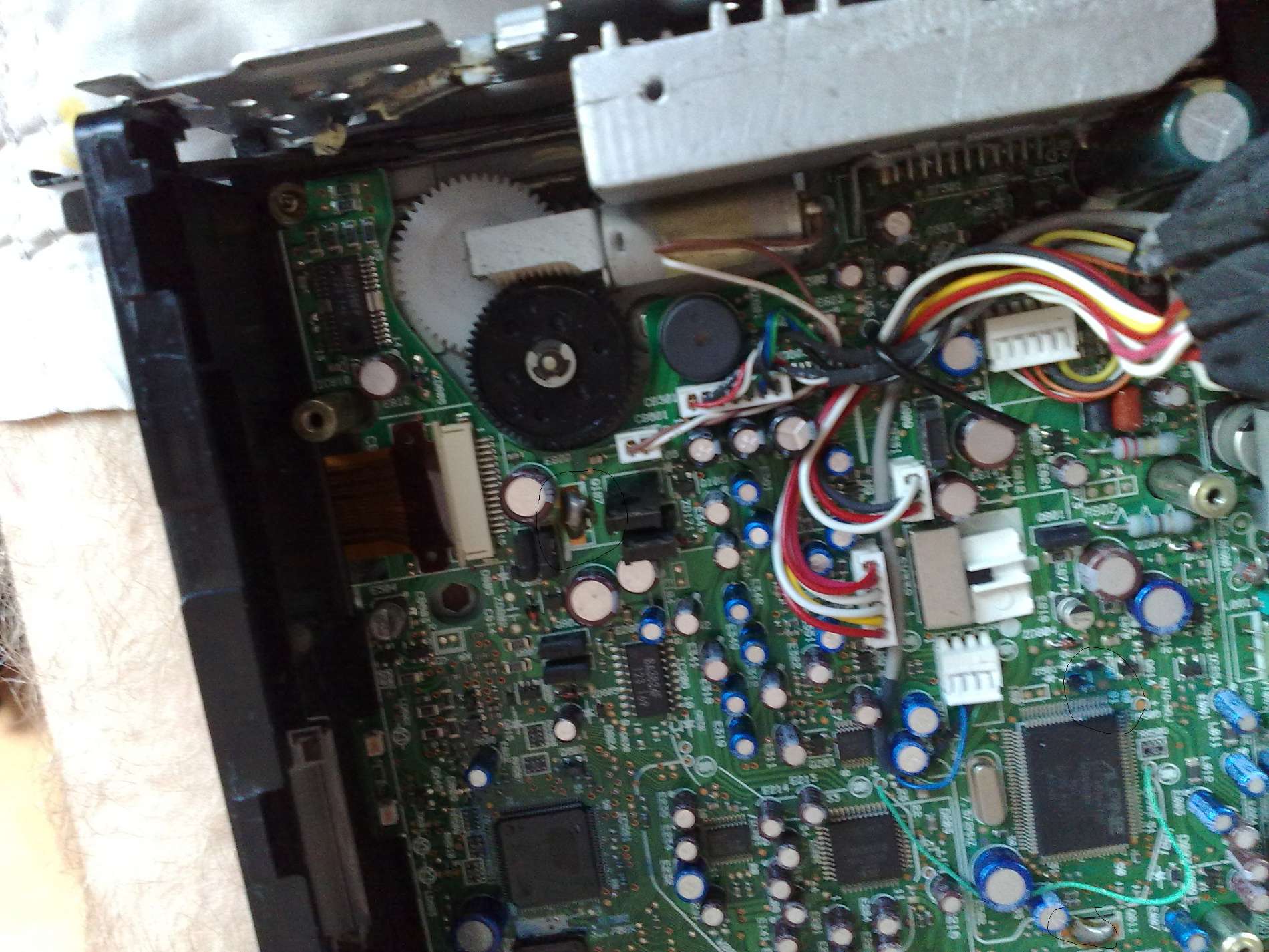 Radio Alpine CDA-7876 - trzaski w głośnikach, podejrzenie uszkodzenia ...