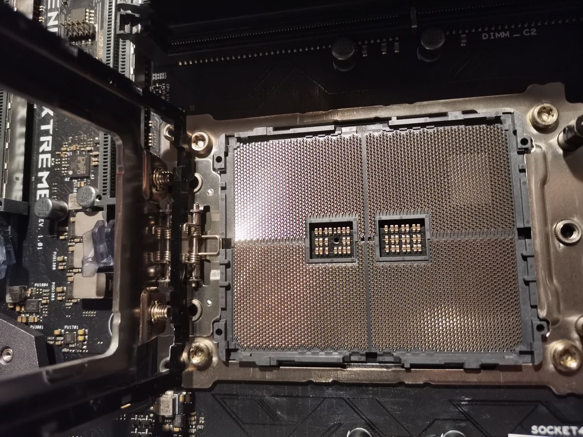 Asus ROG ZENITH EXTREME - POST CODE zawiesza się na CODE:36