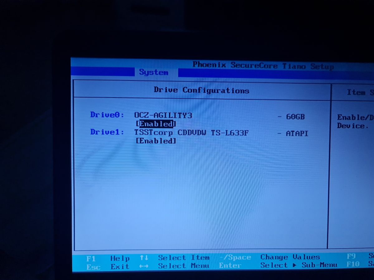 Jak przywrócić dysk do opcji boot w BIOS na laptopie Fujitsu?