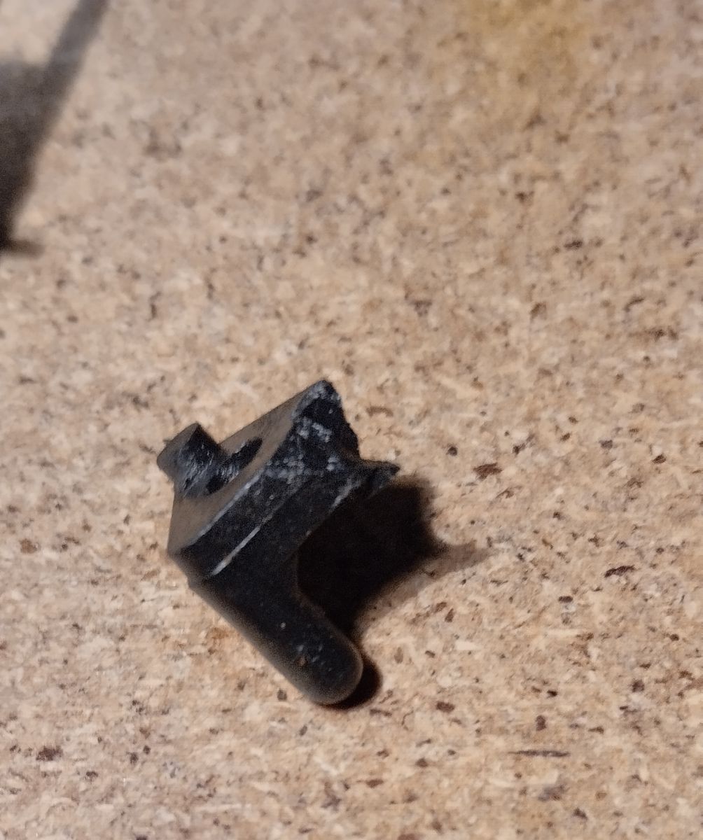 Magnetofon M3016, trzask przy klawiszu stop, kaseta się kręci