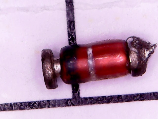 Zasilacz uniwersalny MW7E12GS - Dioda SMD w bramce mosfeta.