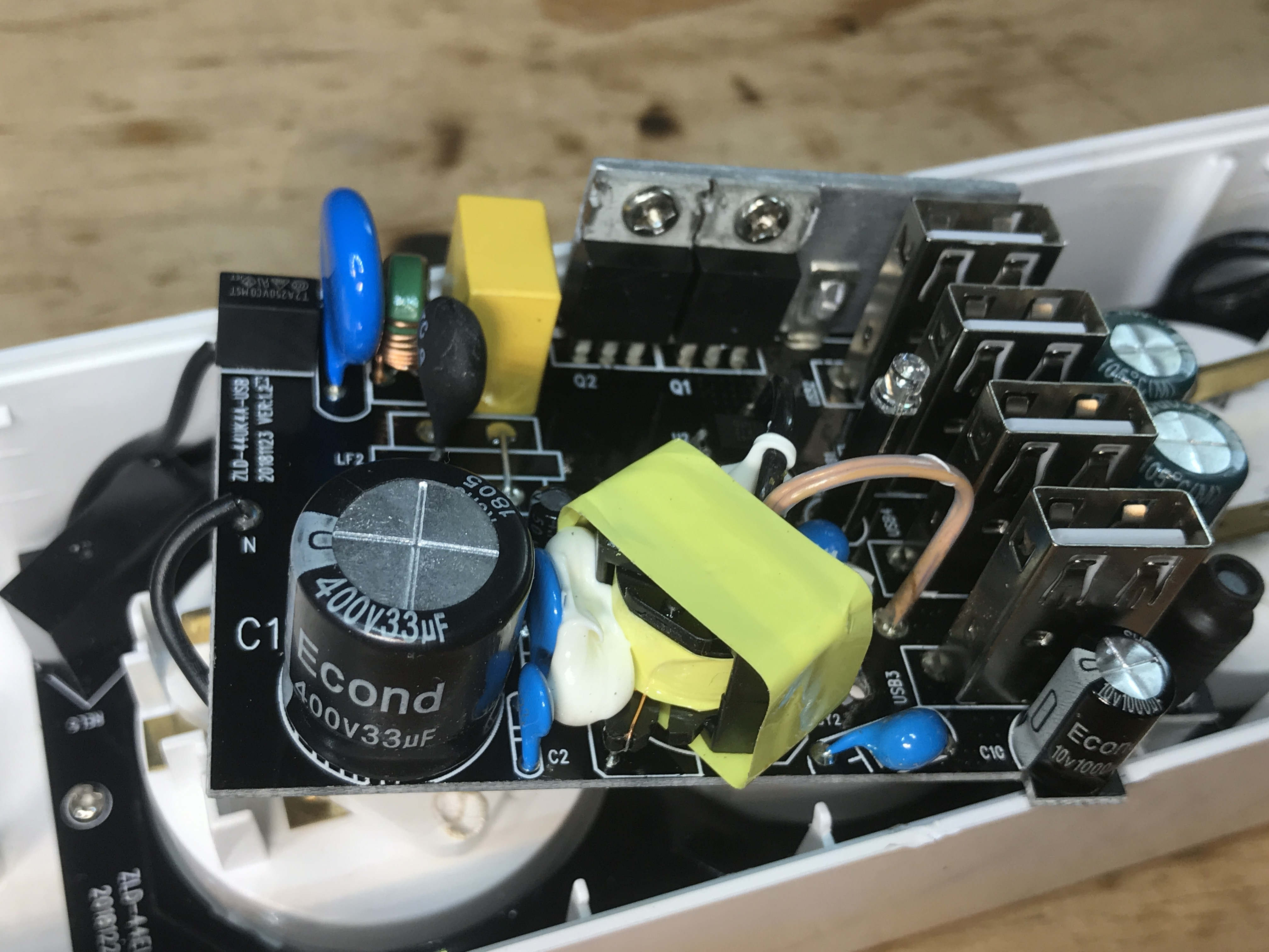 [TYWE2S/ESP8266] Woox R4027 four-slot WiFi controlled USB power strip