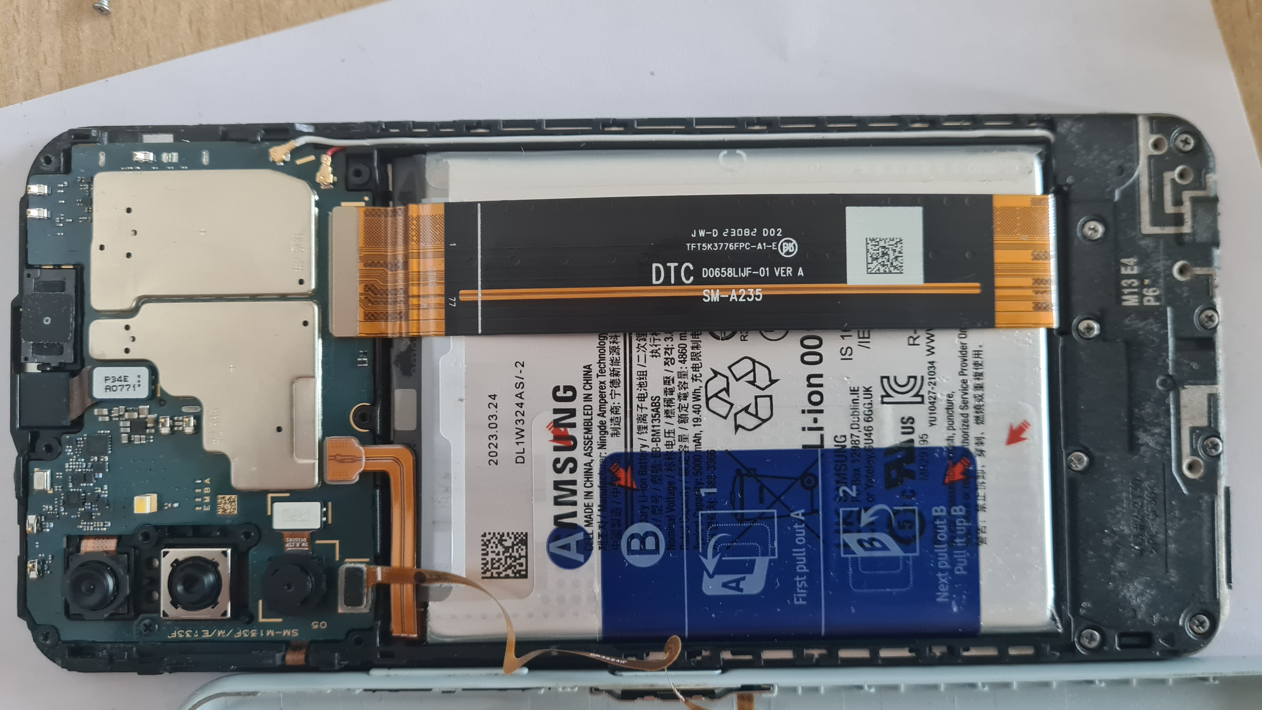 Samsung M13 SM-M135F – czy wyświetlacz SM-A235 (A23) pasuje do tego modelu?