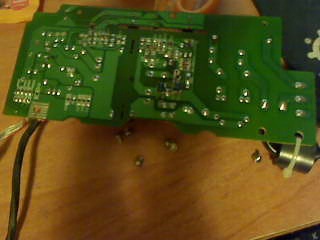 Jaki tranzystor Q1 w zasilaczu DURABRAND DVD-1000? Szukam schematu.