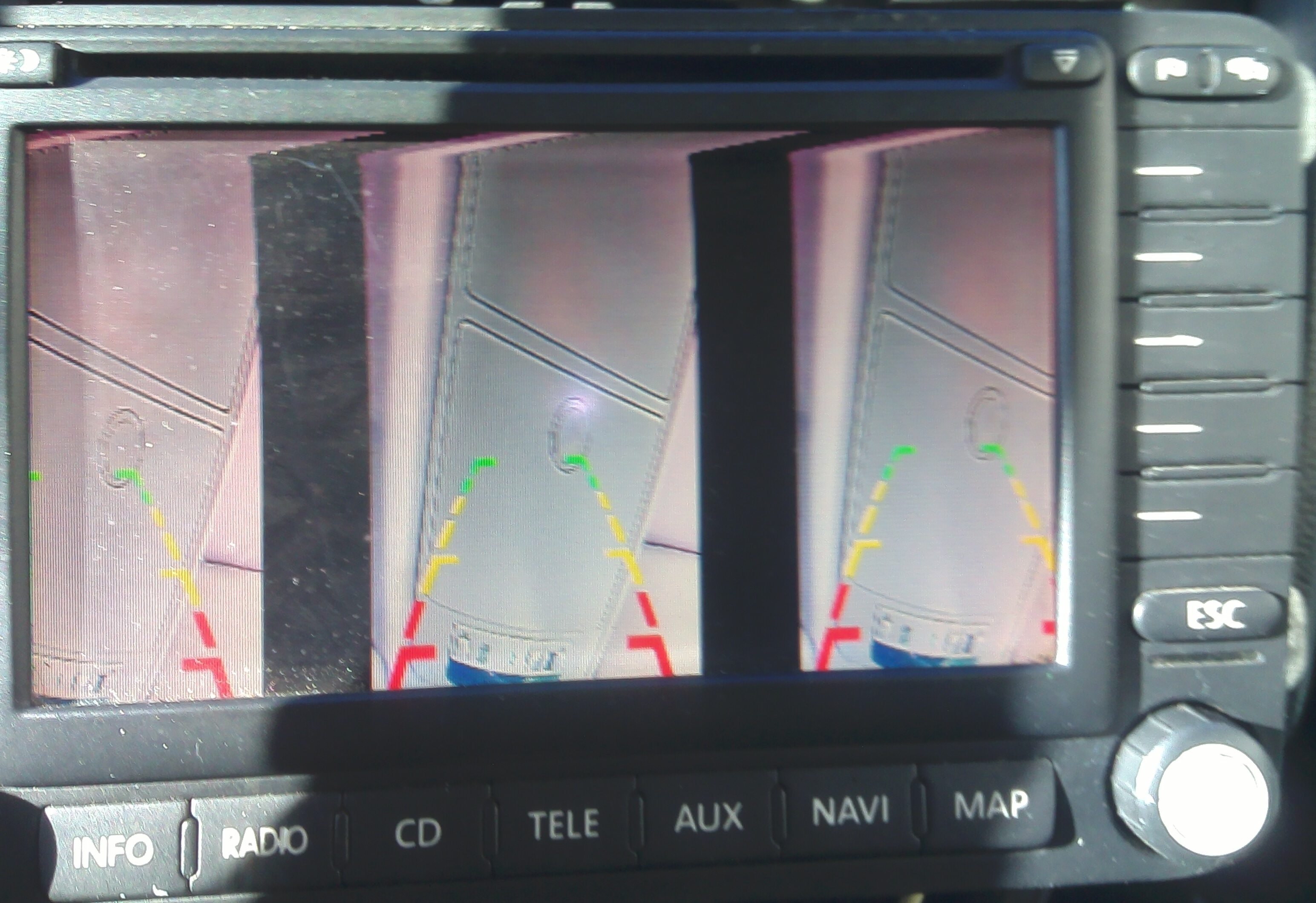 MFD 2 wejście video aux pokazuje 3 obrazy na wyświetlaczu