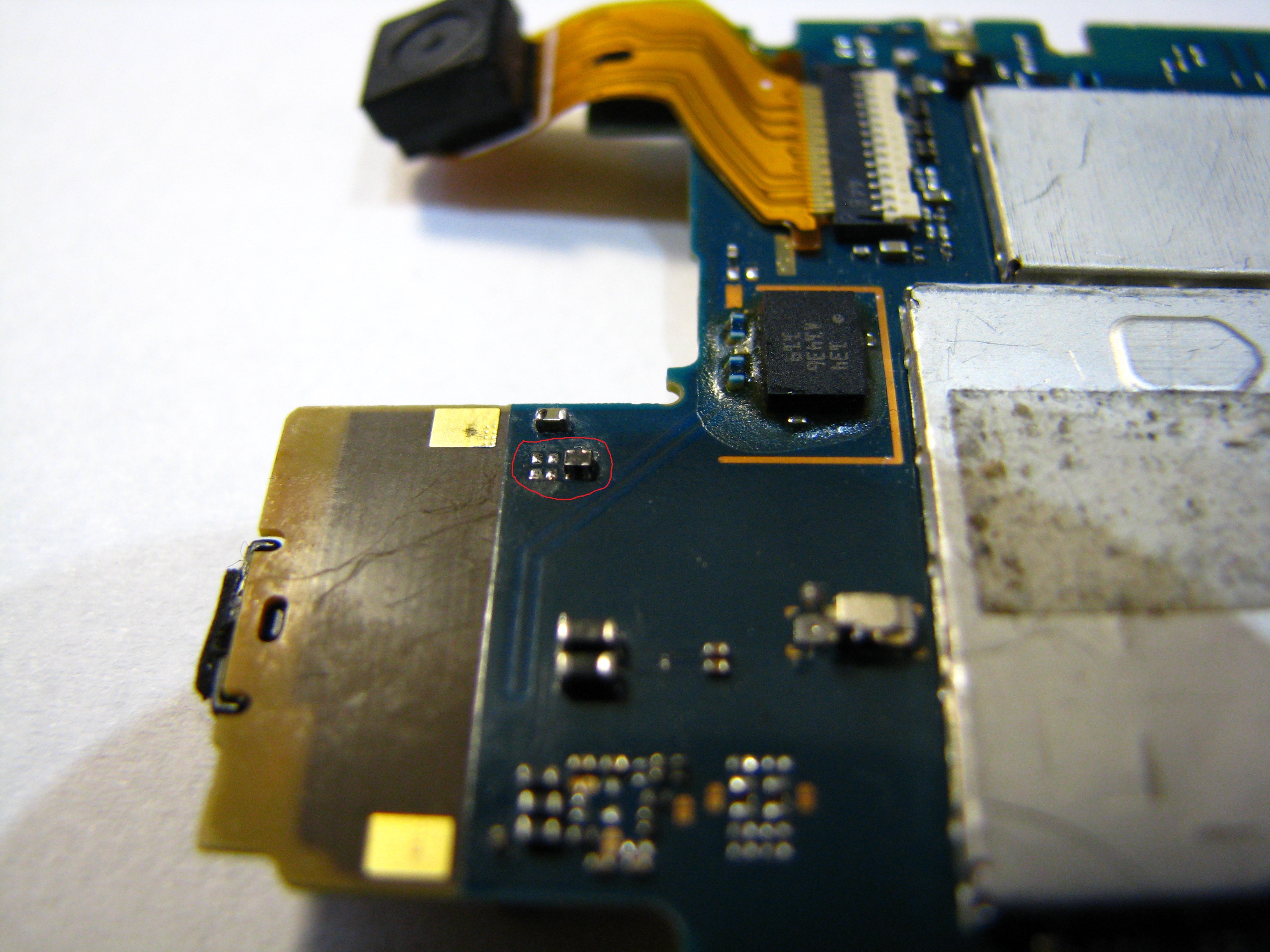 Sony Xperia Z3 Compact - Szukam rezystora SMD aparatu