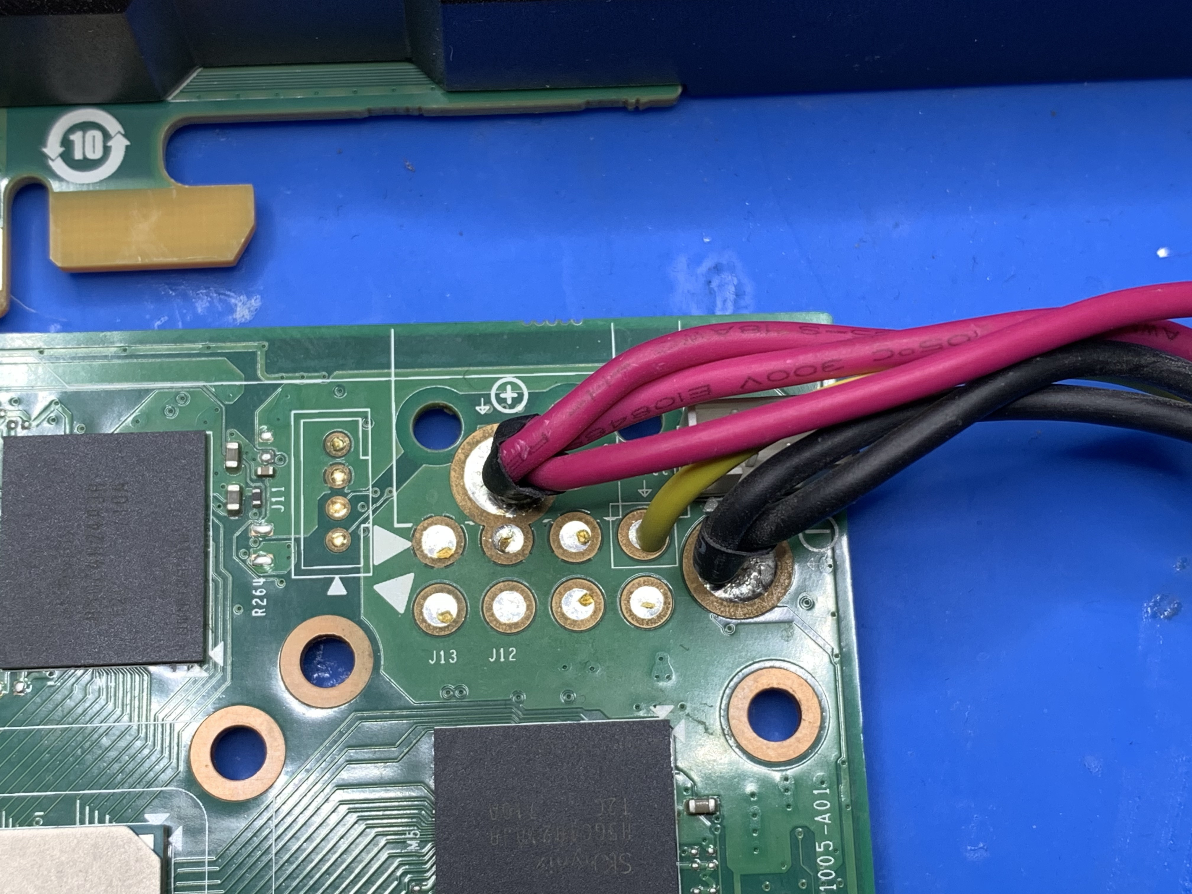 Quadro M4000 - Please power down and connect the PCIe power cables