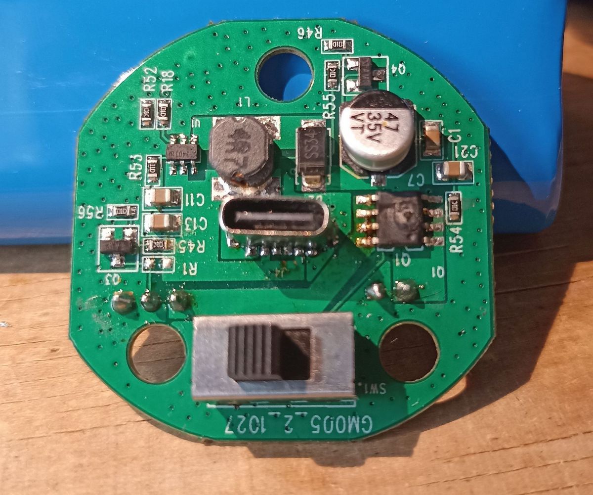 Zidentyfikowanie układu Q1 i funkcji w płytce ładowania pistoletu do ...