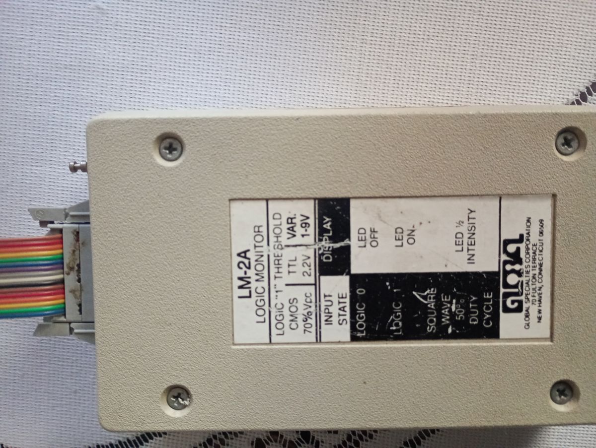 LM-2A Logic Monitor - Wszystkie diody LED świecą po podaniu zasilania 9V