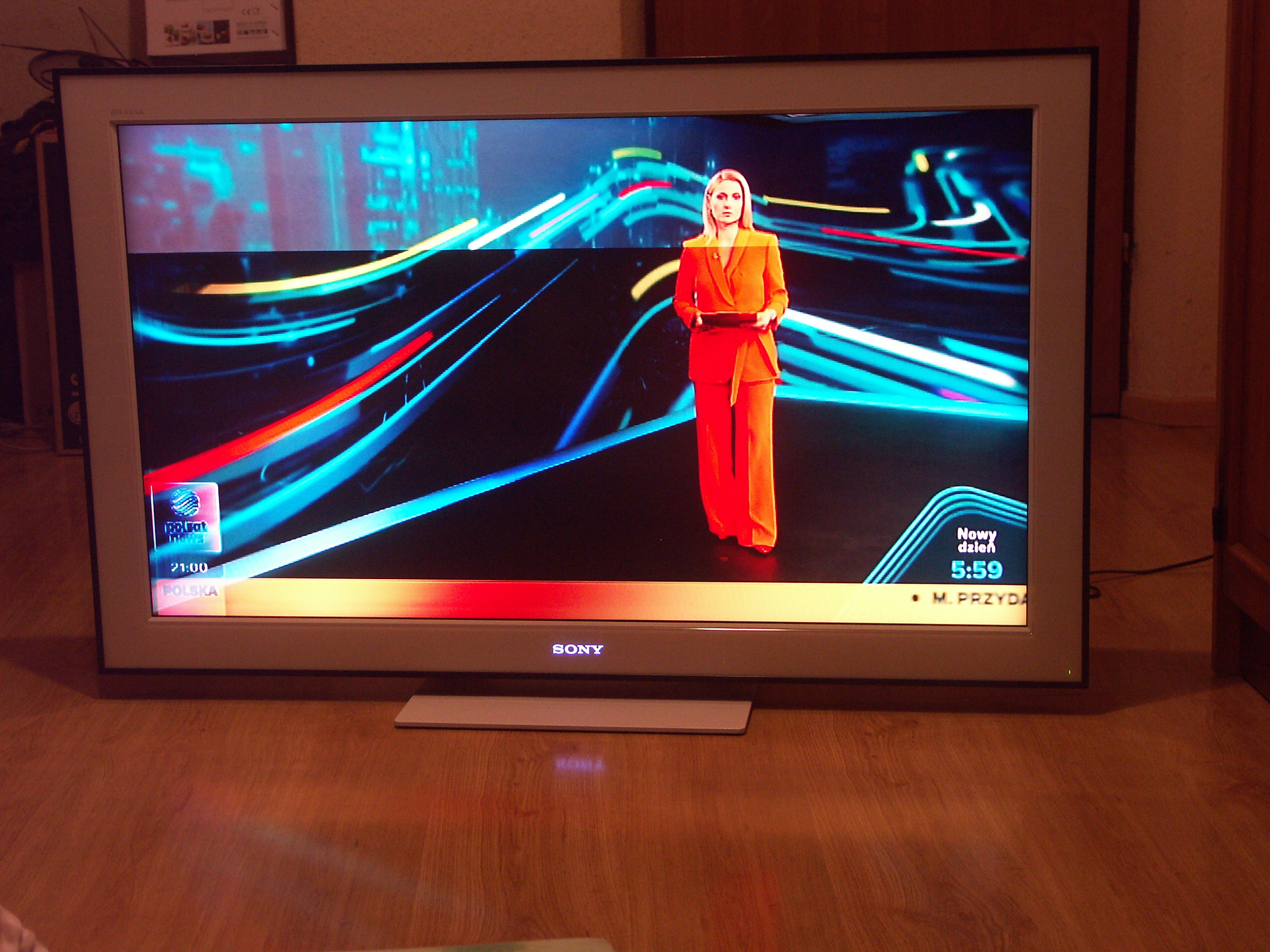 [Rozwiązano] Sony Bravia LDM-E461 dziwny poziomy pasek na ekranie
