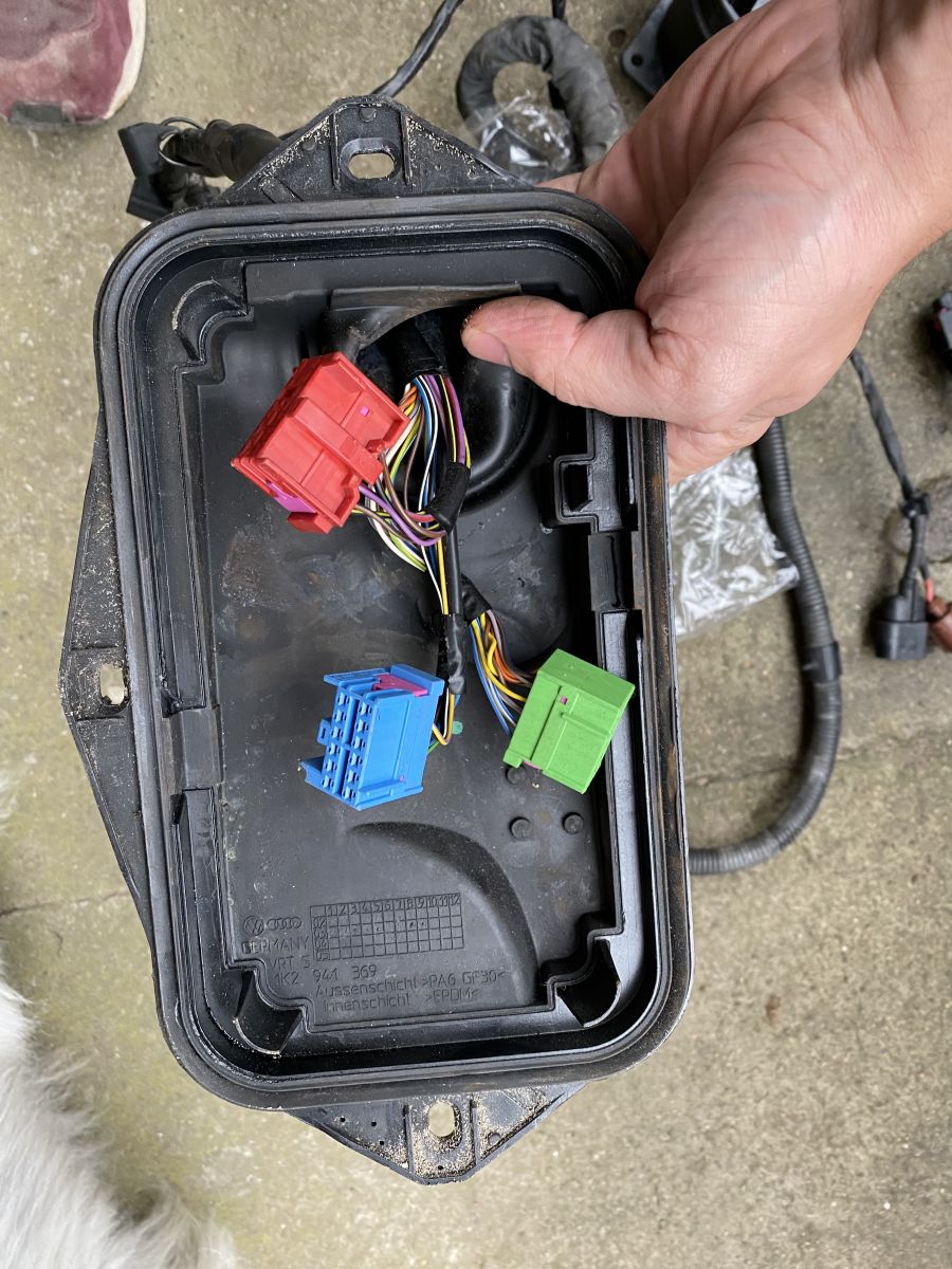 Schemat instalacji i ecu Audi A3 8P1 silnik BDB 3.2v6