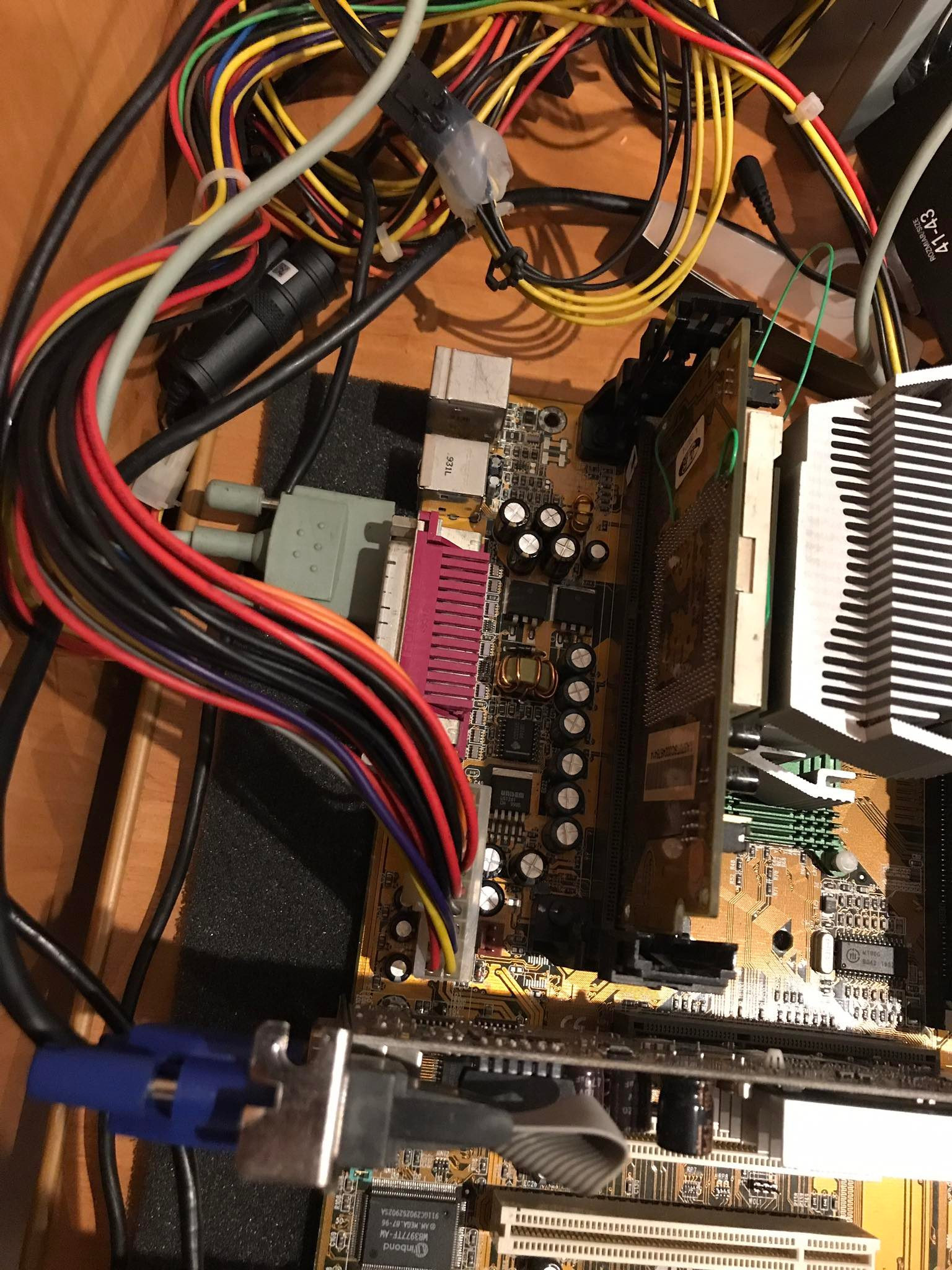 Zmiana procesora w płycie ABIT AB-BH6 na Pentium III Tualatin+ adapter