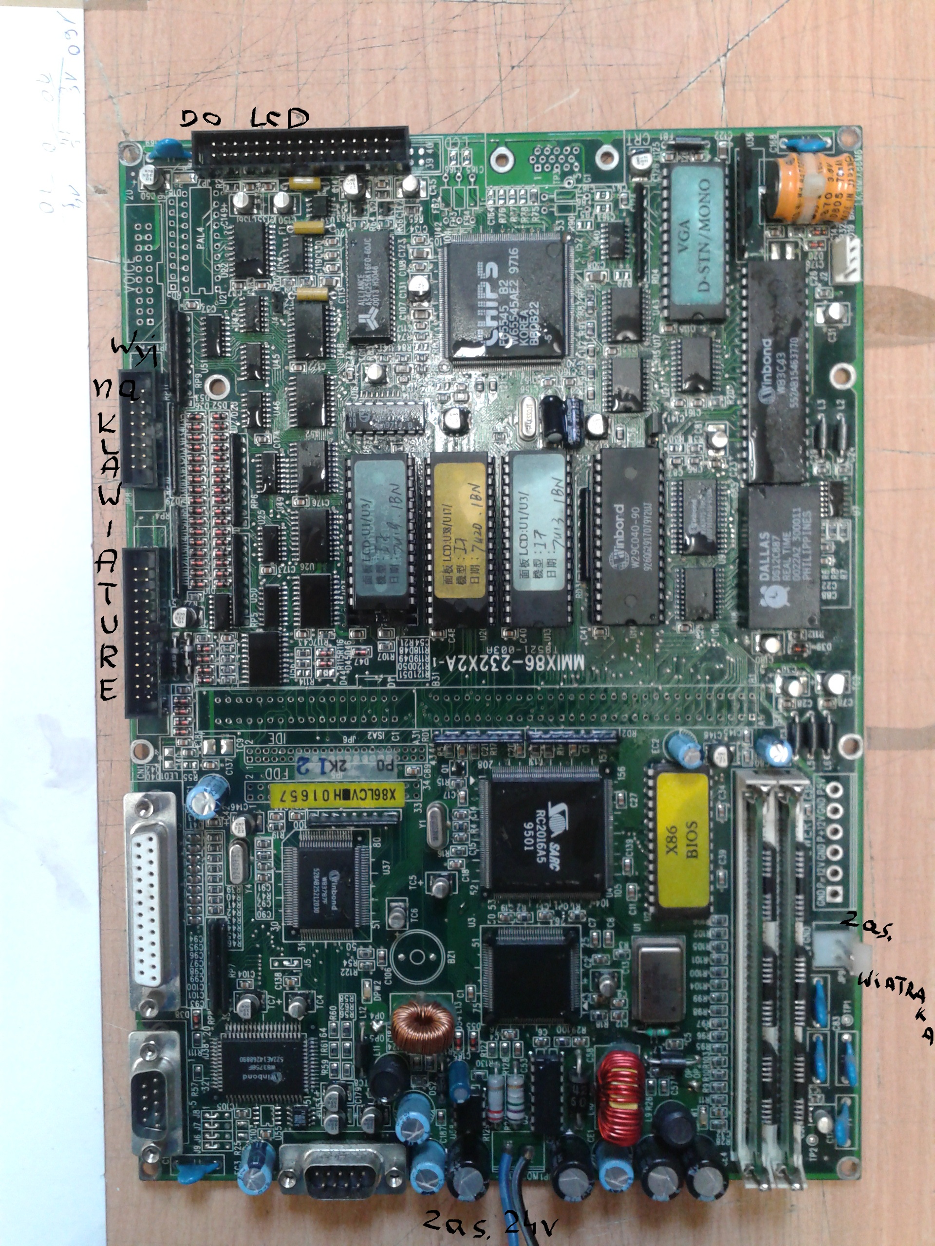 Jak sprawdzić płytkę zasilającą wyświetlacz LCD wtryskarki Haitan?