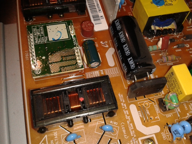 SyncMaster 913V - Dioda świeci, ekran czarny, pstrykanie