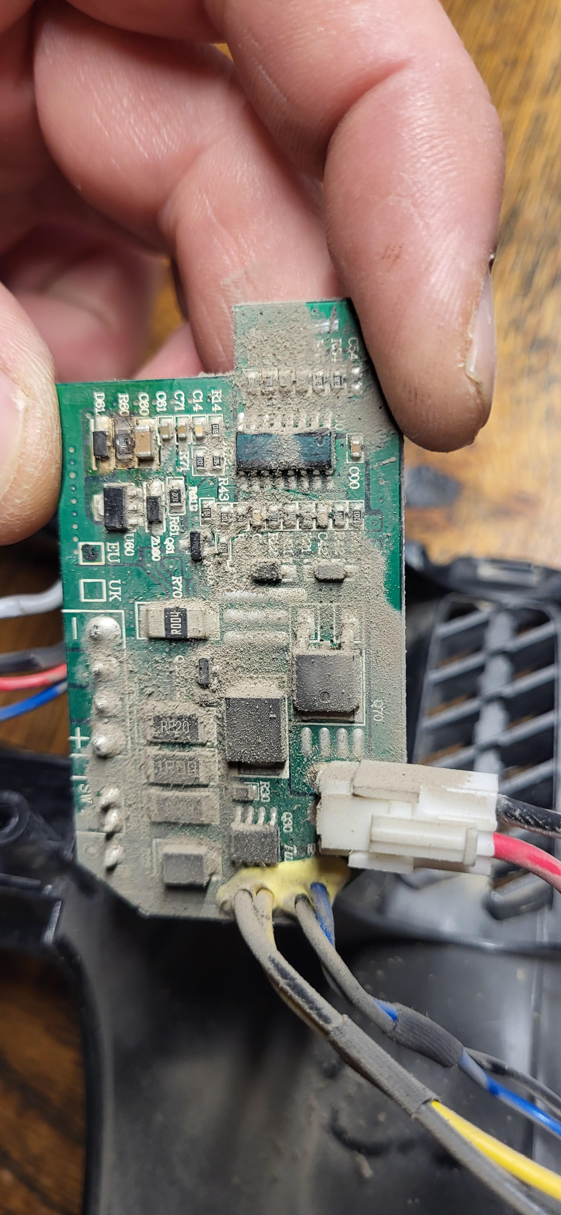 Hoover H FREE 200 Jaki element spalił się w module odkurzacza?