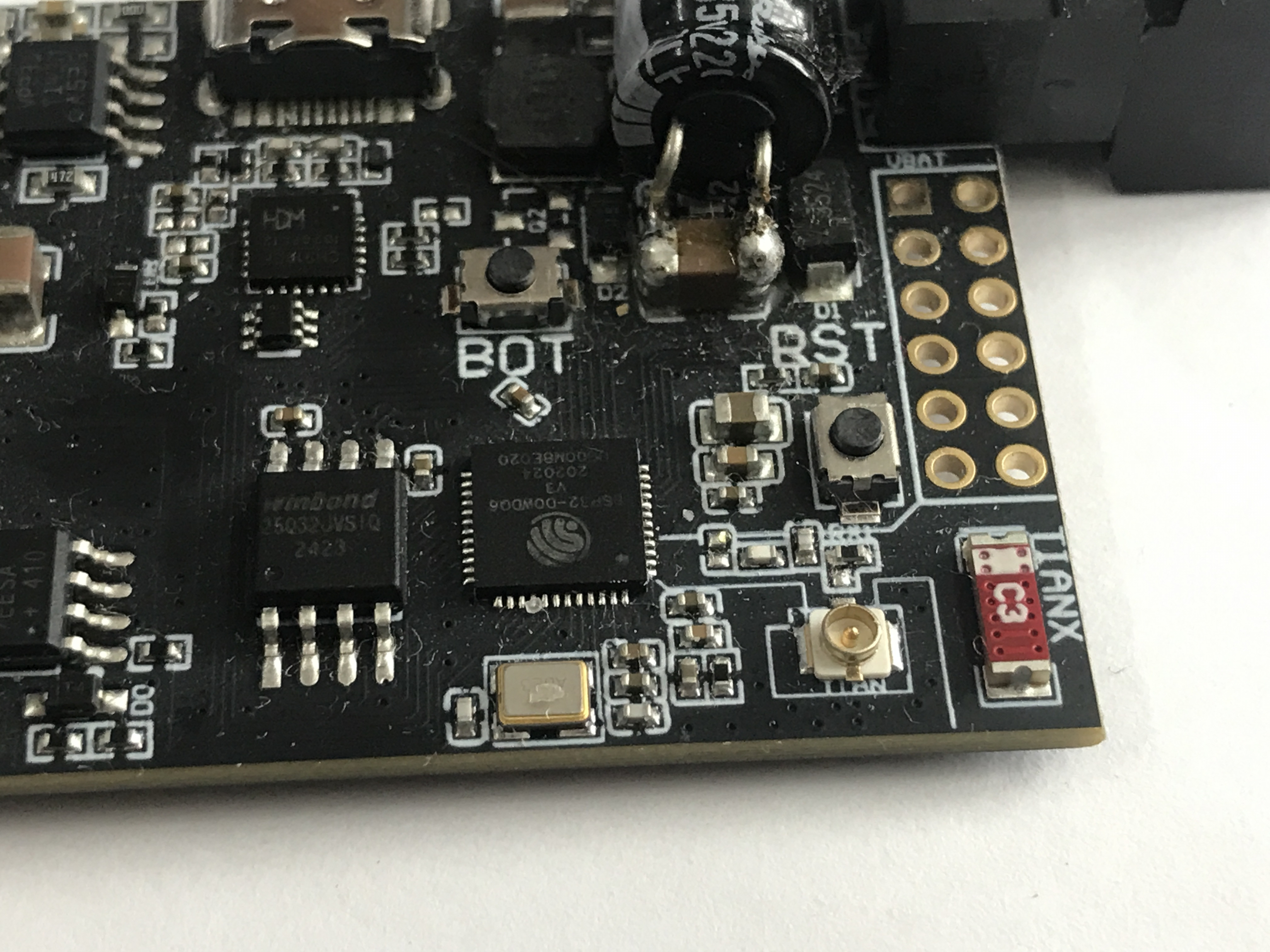 How to connect an external antenna to the ESP32? IPEX connector and jumpers - better WiFi coverage
