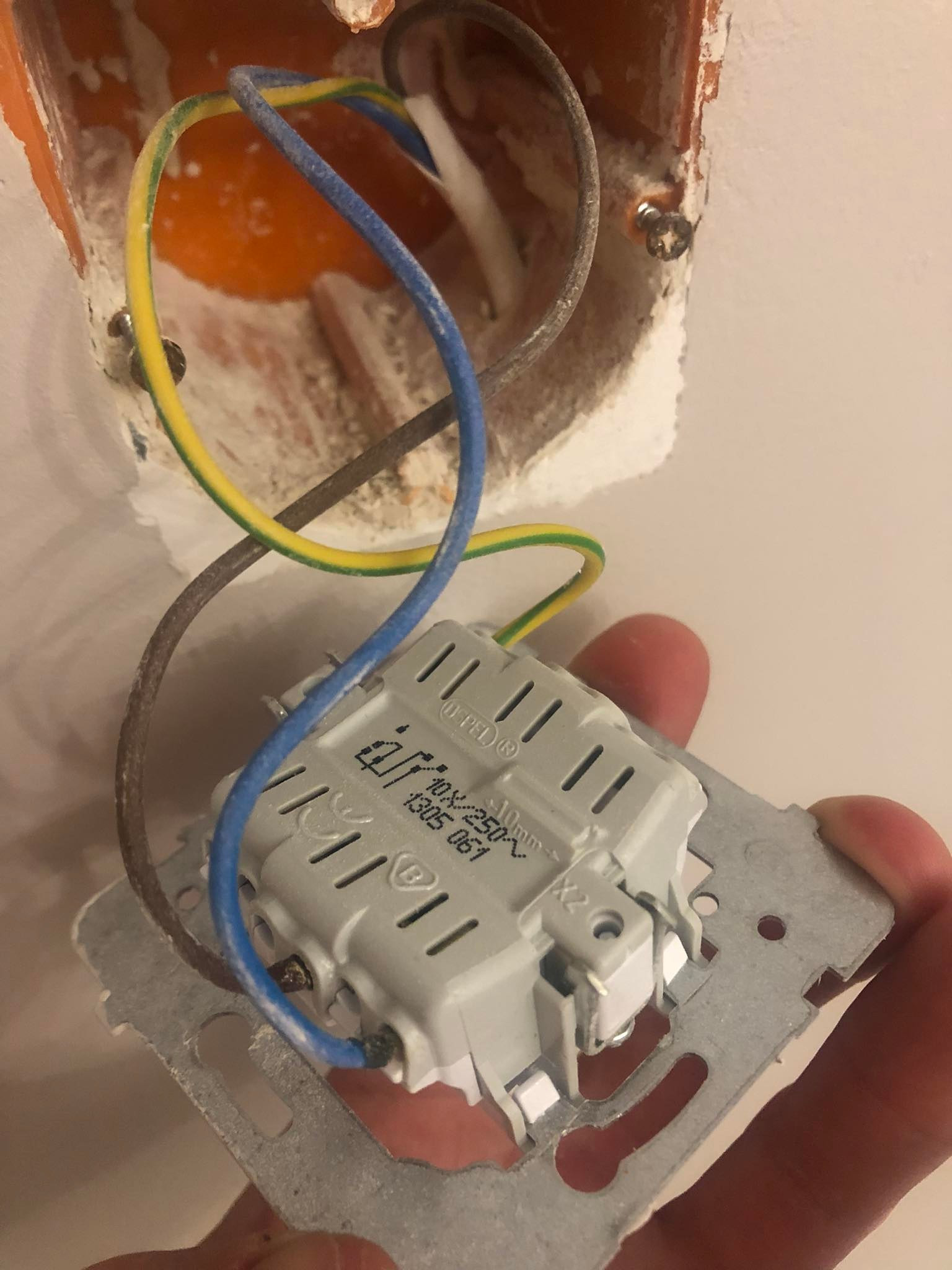 Connecting Shelly 2.5 to Bister RCS4E Central Roller Shutter Switches