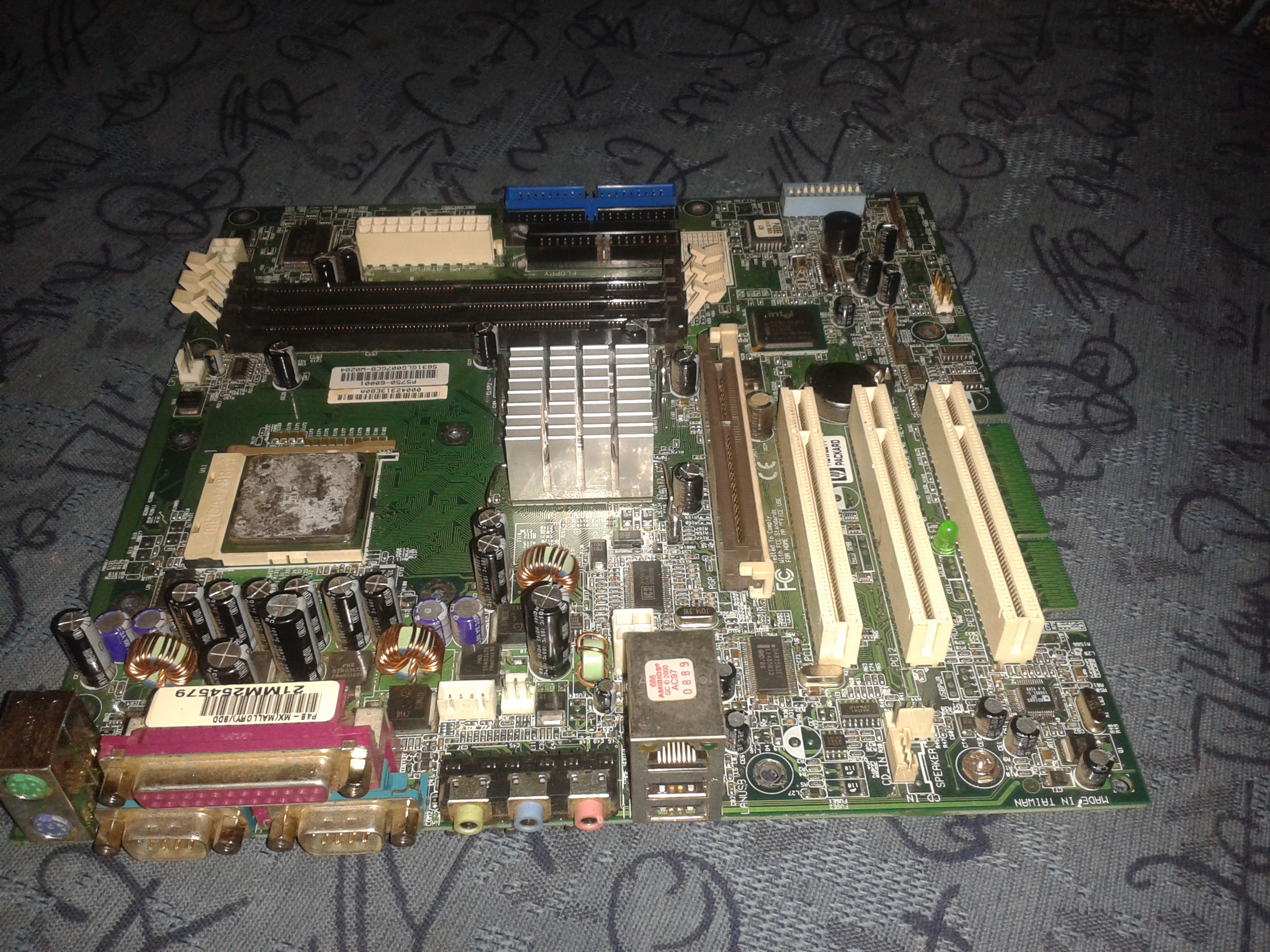 Asus P4B-MB / HP Vectra VL420 - Niestabilna płyta główna.