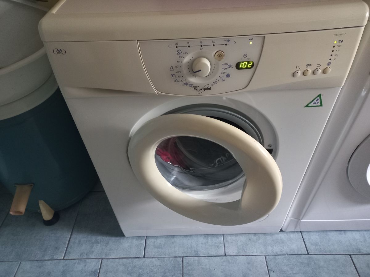 Whirlpool AWM 6007 - pralka wchodzi na wysokie obroty na początku prania