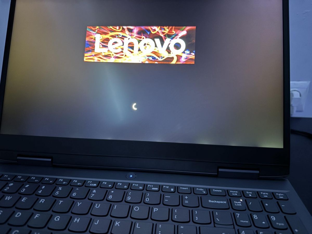 Backlight bleeding w Lenovo Loq 15ARH8 - zwrócić czy zaakceptować rabat ...