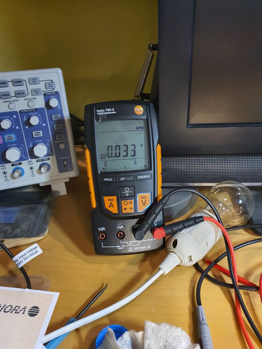 [Rozwiązano] WS 354 prawie martwy, lewy kanał na wyjściu ma - 12 V ...