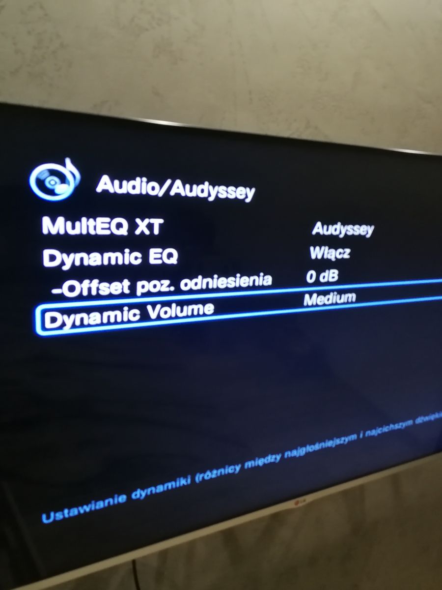 Niski poziom dźwięku w zestawie Denon x2000 i Taga Harmony 506 v2