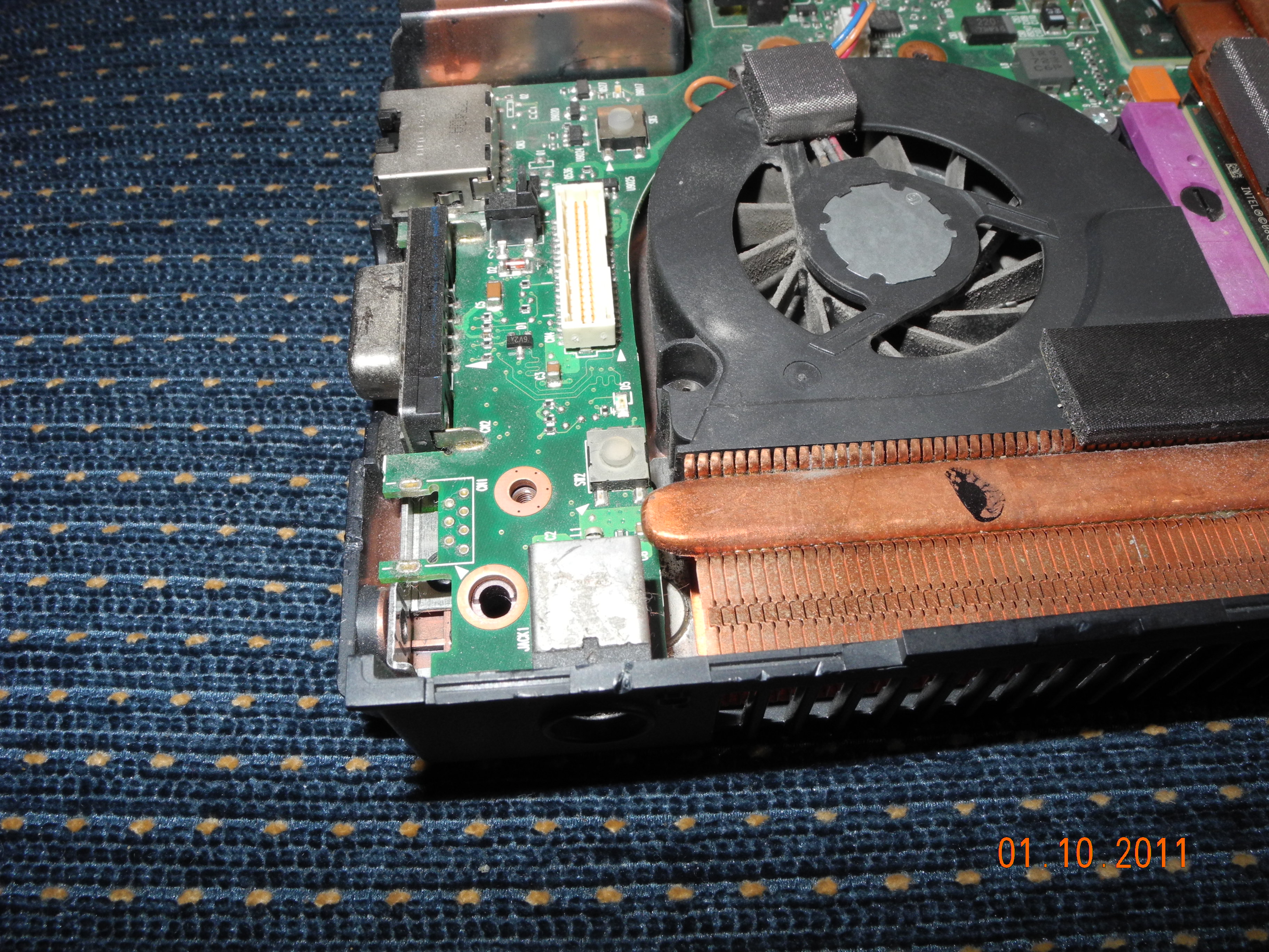 laptop HP compaq 6710s zle podłączona wtyczka zasilacza