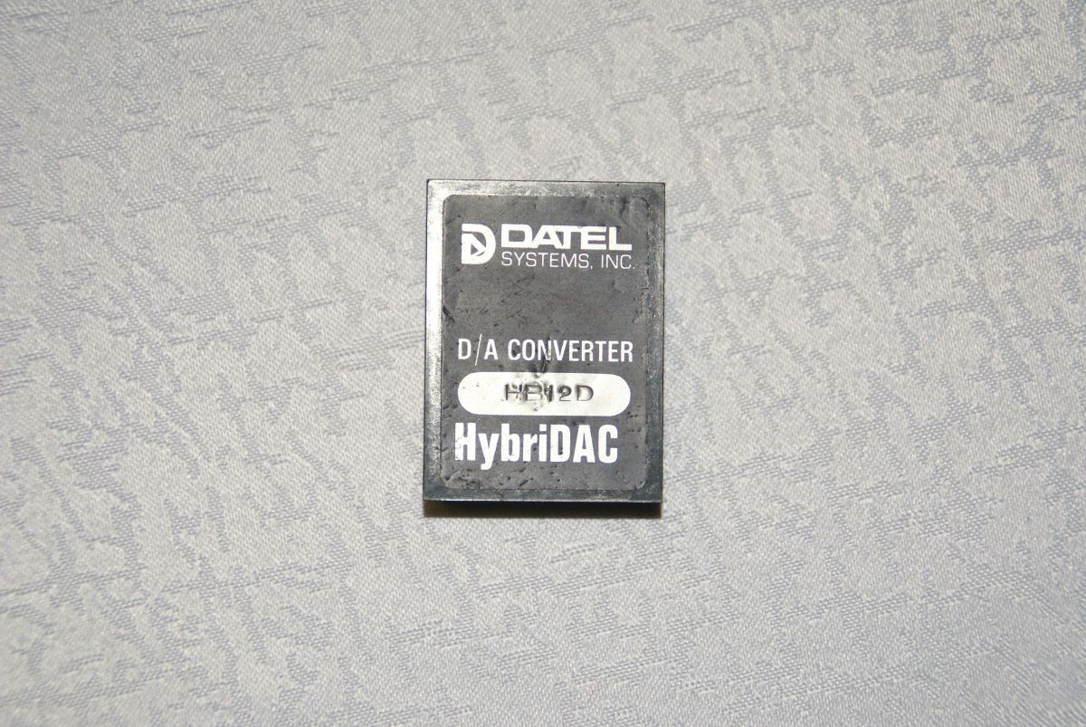 Identyfikacja hybrydowego przetwornika DAC Datel Systems HB12D vintage