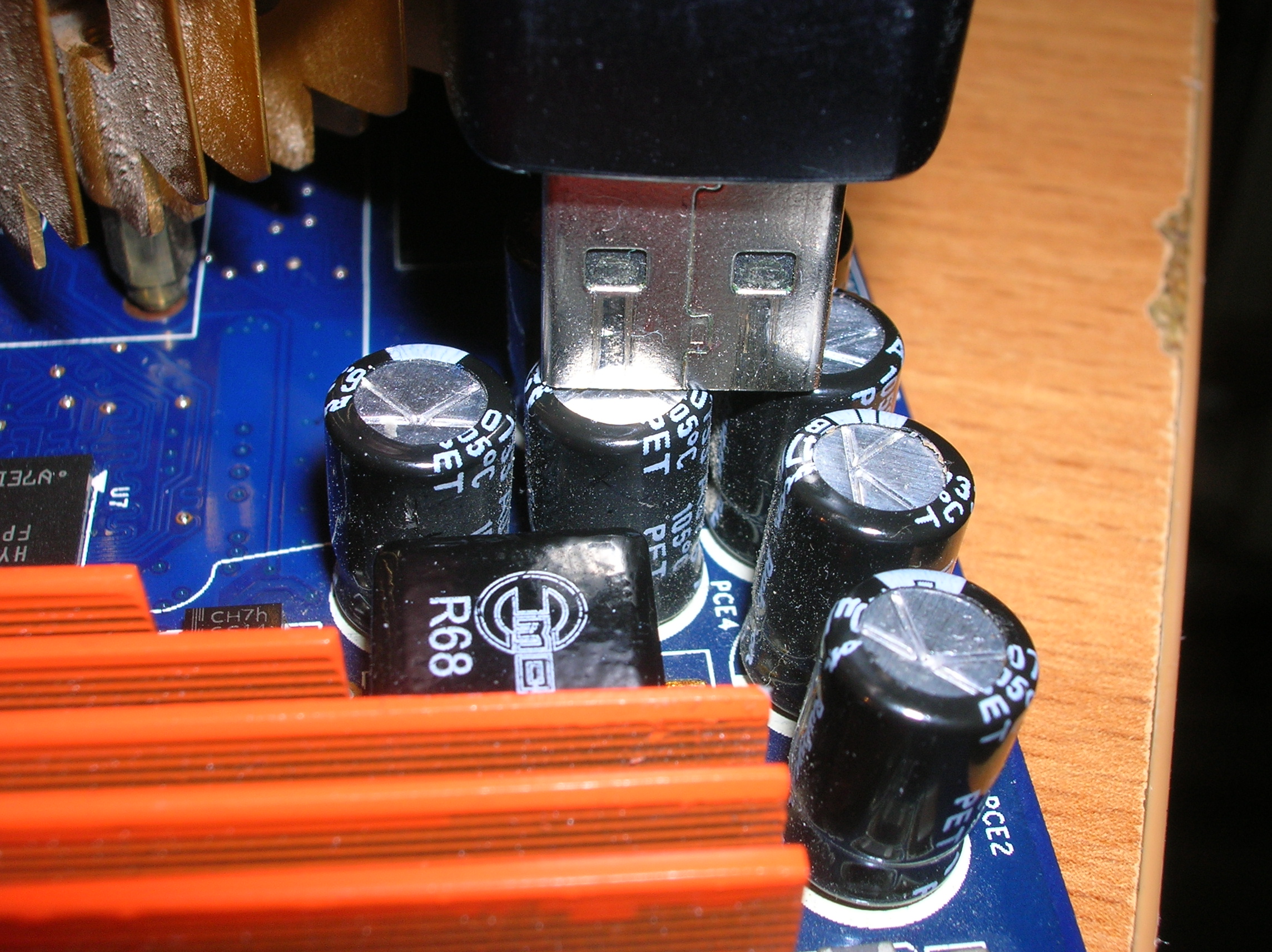 Jak naprawić spaloną cewkę TRIO R68 na karcie Asus 8600GT?