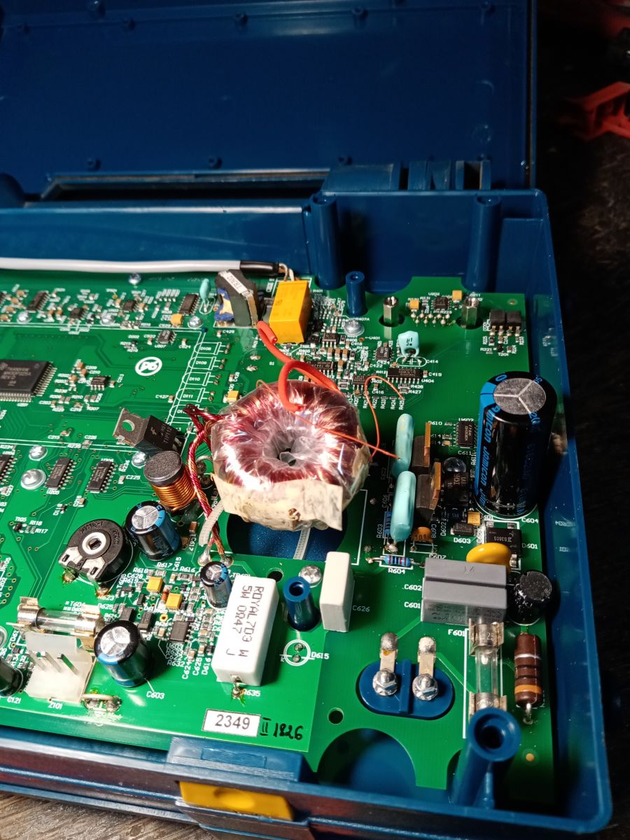 Sonel MRU 101: Ładowanie baterii, pęknięta tasiemka, 4 odłączone ...