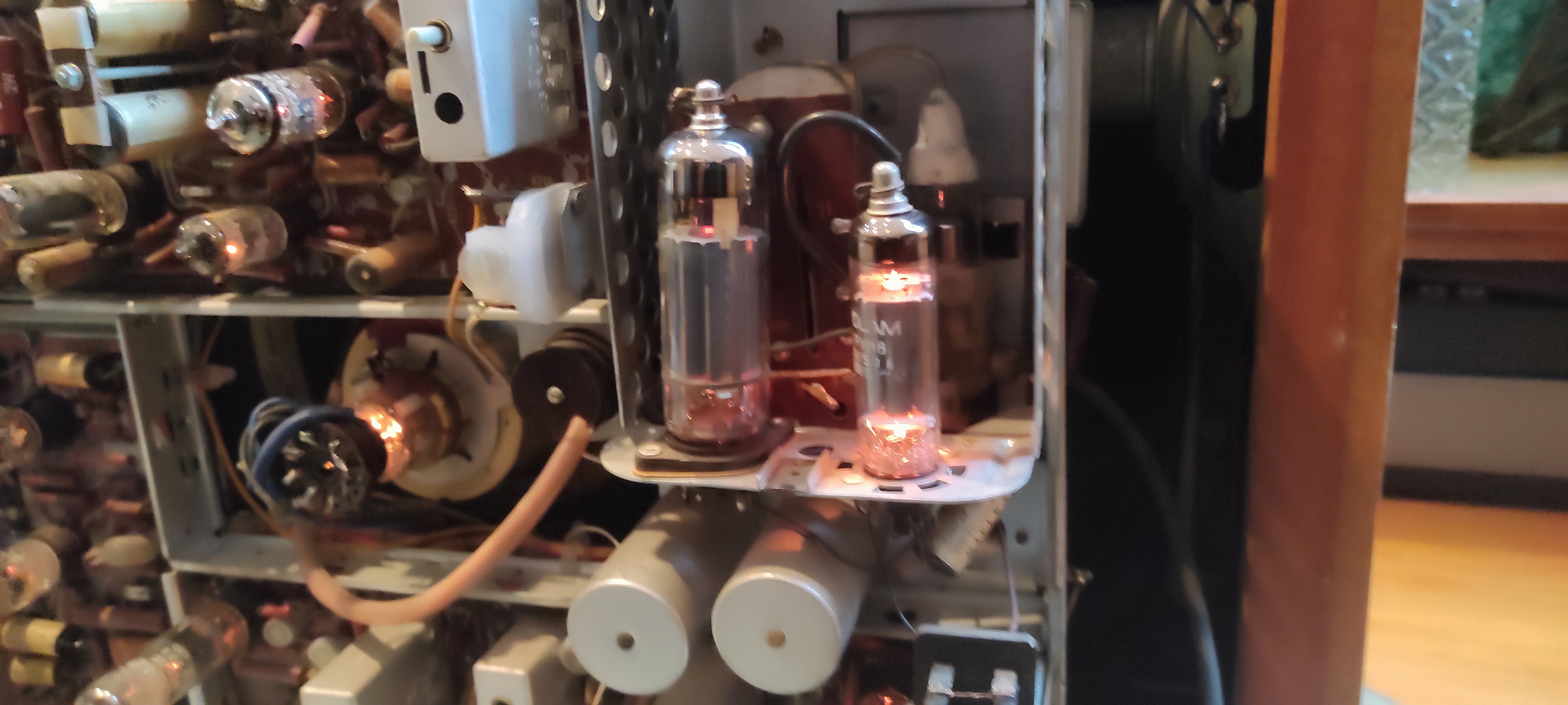 Jak naprawić ciemnienie i zwężanie obrazu w Diora Szecherezada?