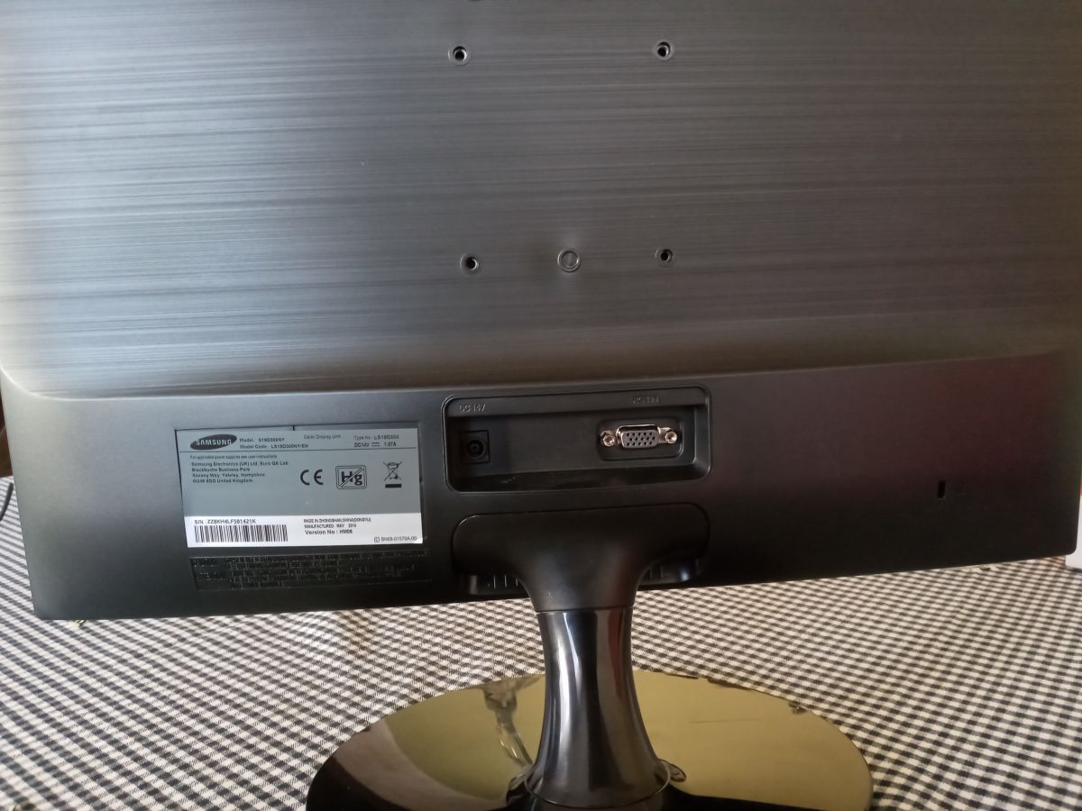 [Sprzedam] Nowe monitory Samsung SD300 19 (3 sztuki) - 250 PLN/szt ...