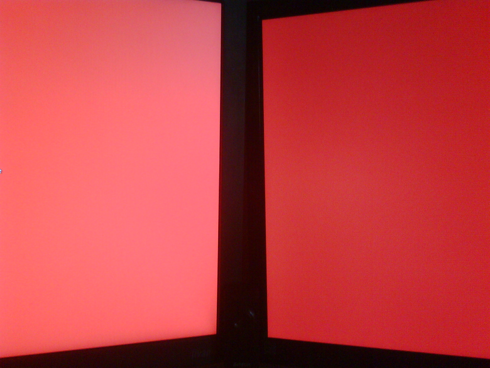 LG Flatron E2360 LED - brak jakiegoś koloru, biały wpadający w niebieski