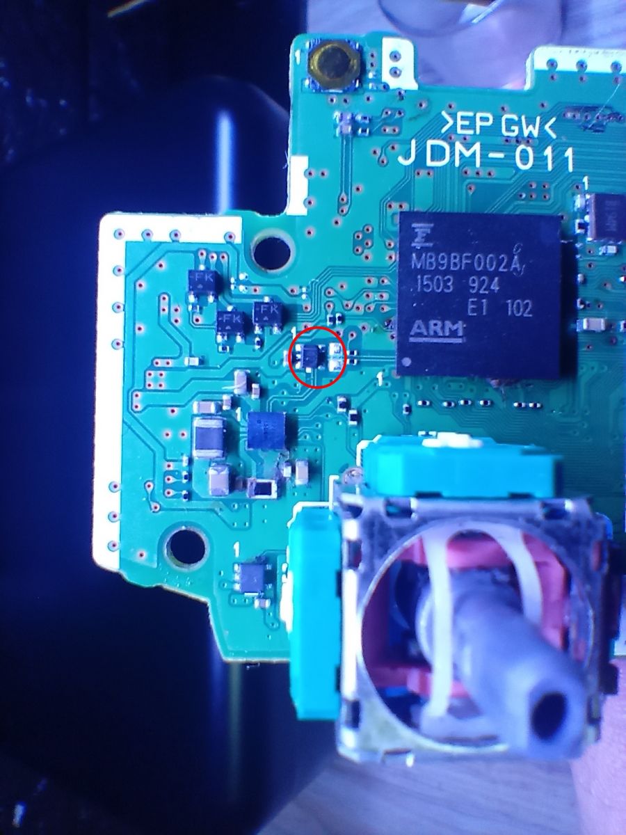 Pad PS4 JDM-011 - identyfikacja układu z oznaczeniem 02 ? do wymiany