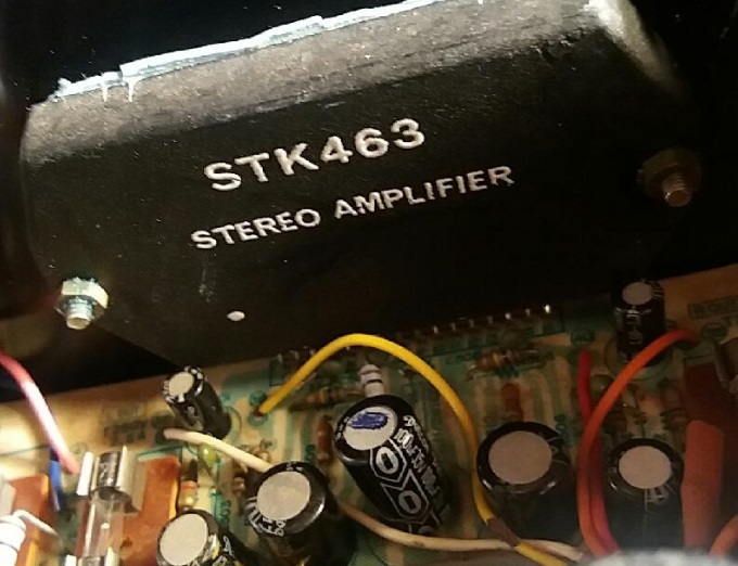 KORTING A300 - Sprawny głośnik prawy przód ale buczy,