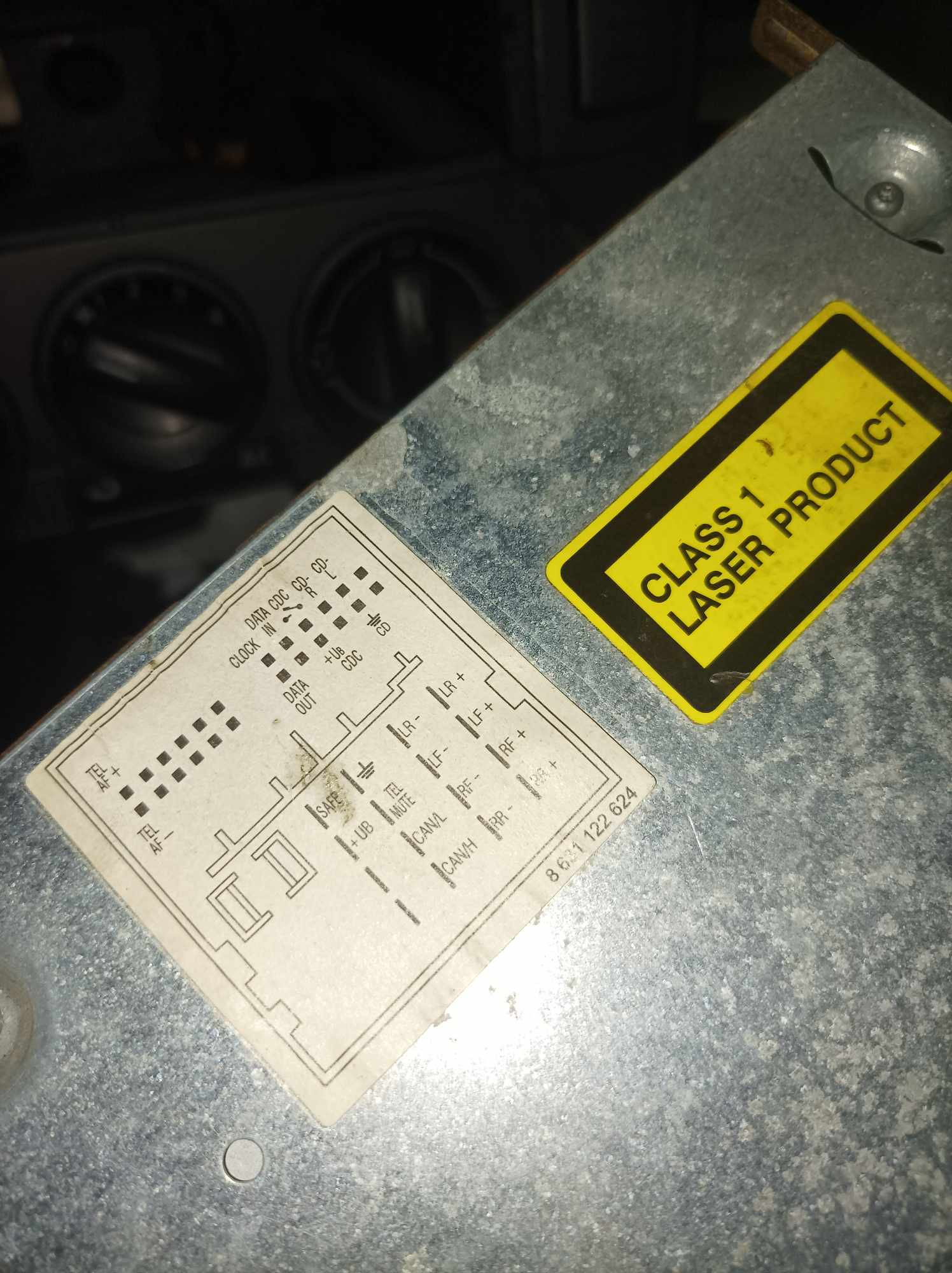 Jak podłączyć adapter Bluetooth do radia RCD 200 w VW Polo 2006?